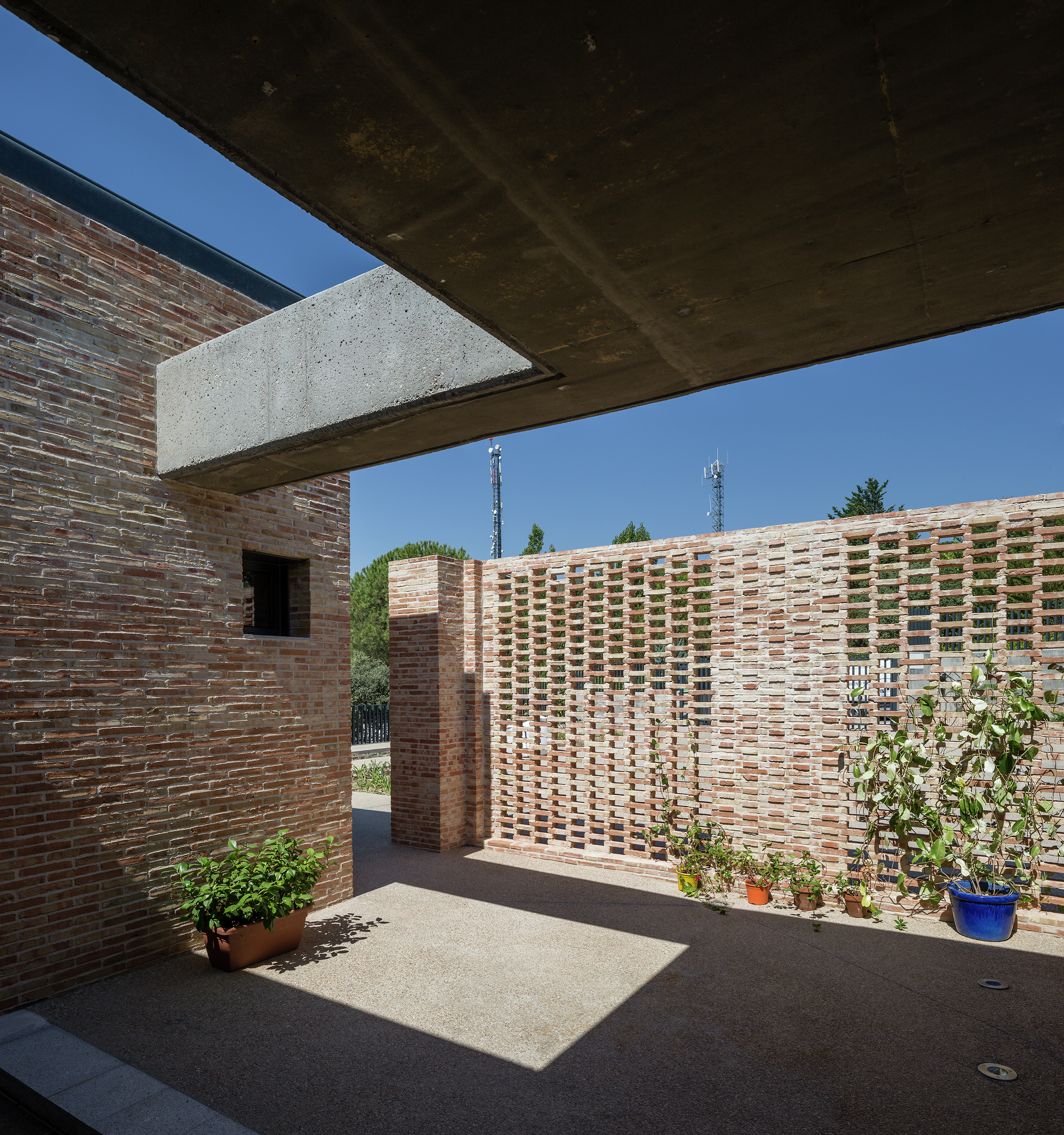 Gallery of Single Family House in Molino de la Hoz / Mariano Molina ...