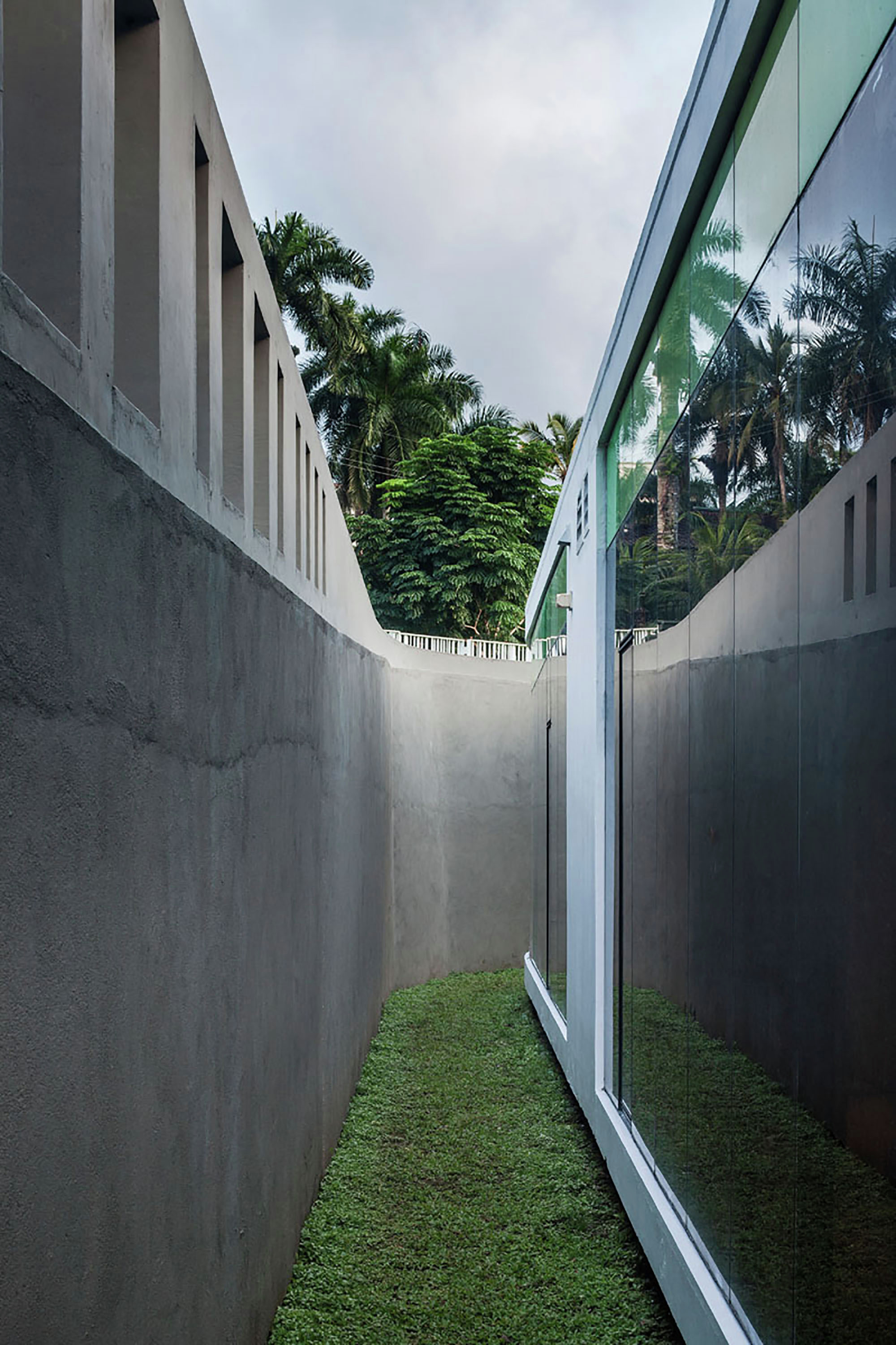 Gallery of Venue for the Episcopal Conference of Panama / Mallol - 4