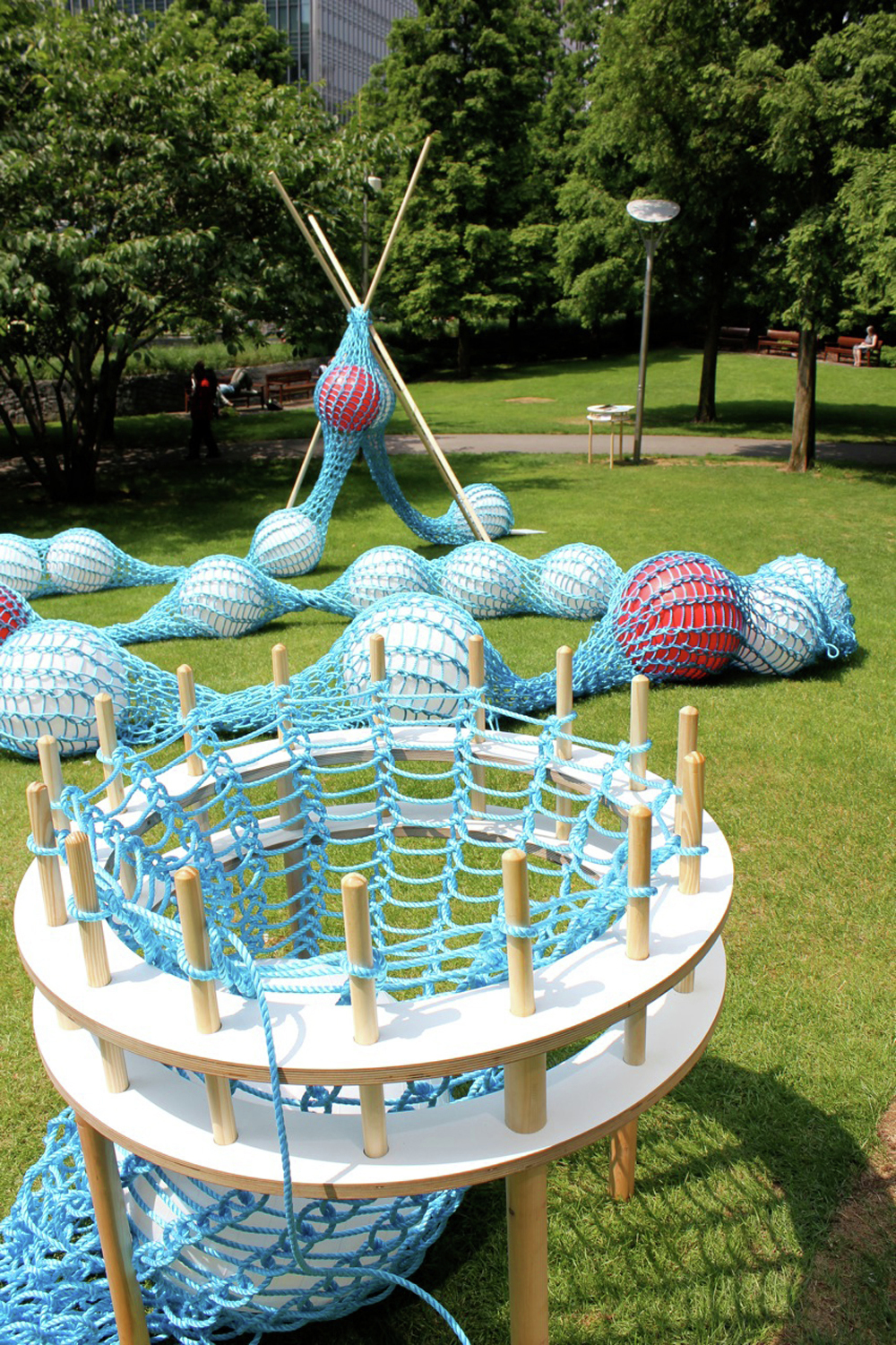 Gallery of Giant Knitting Nancy / Superblue Design - 12