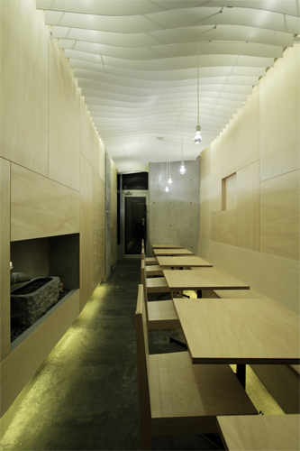 Gallery of Noodle Shop / ISSHO Architects - 17