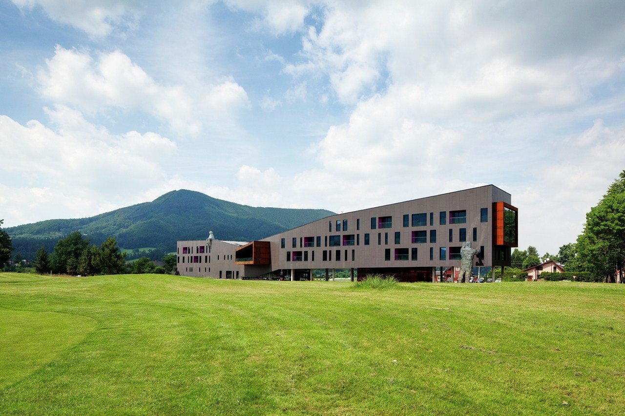 Gallery of Miura Hotel / Labor 13 - 24