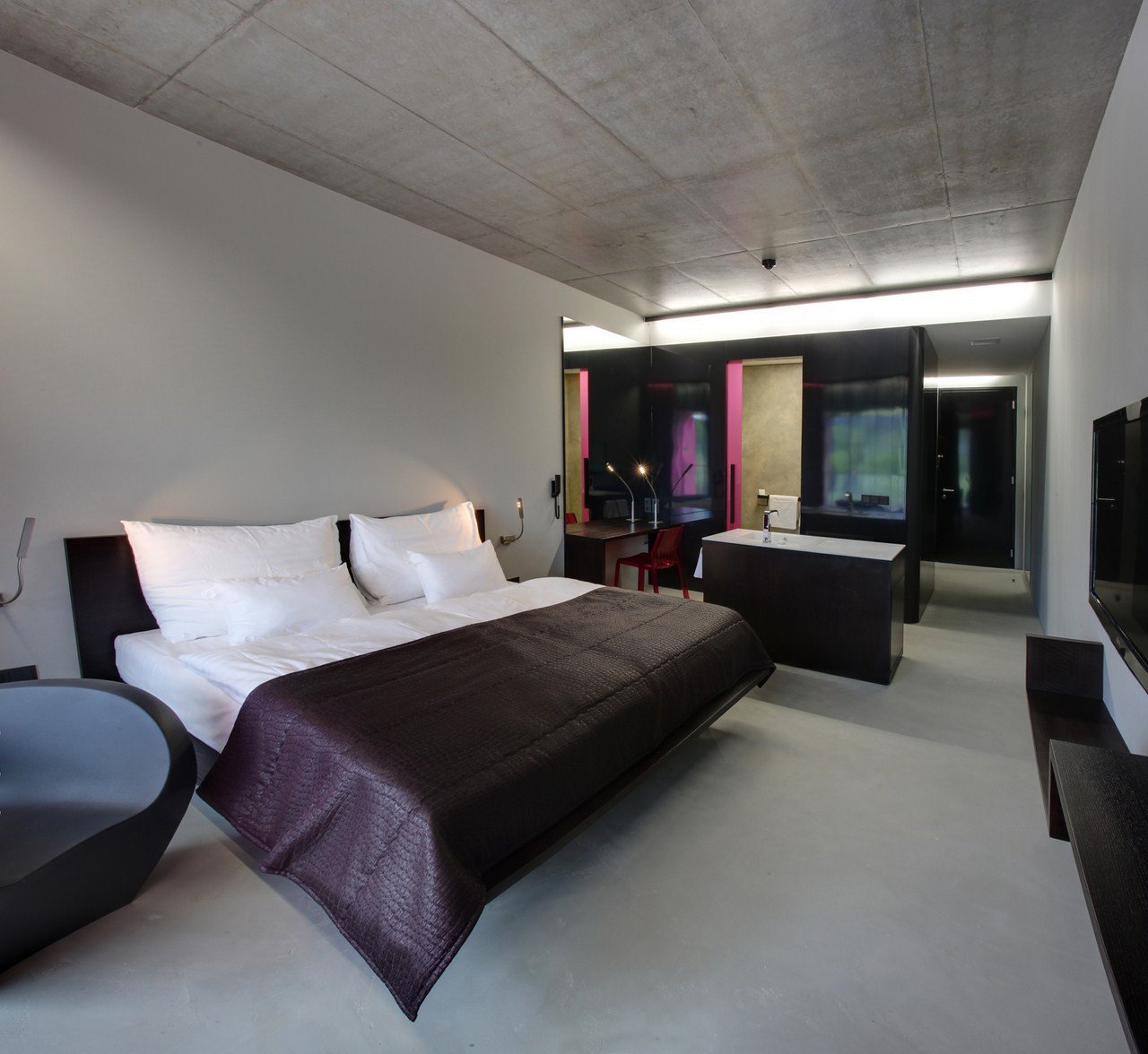 Gallery of Miura Hotel / Labor 13 - 2