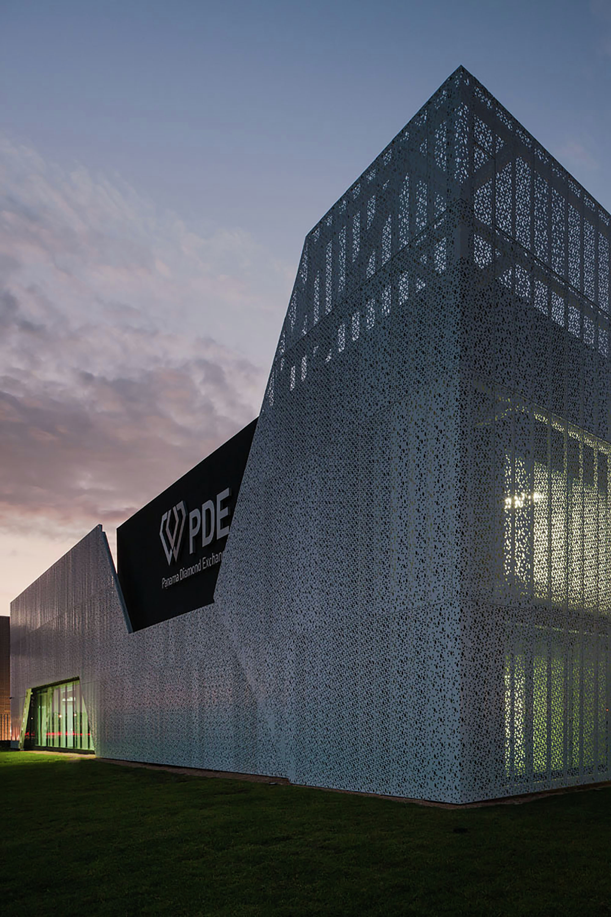 Gallery of Panama Diamond Exchange / Mallol - 8