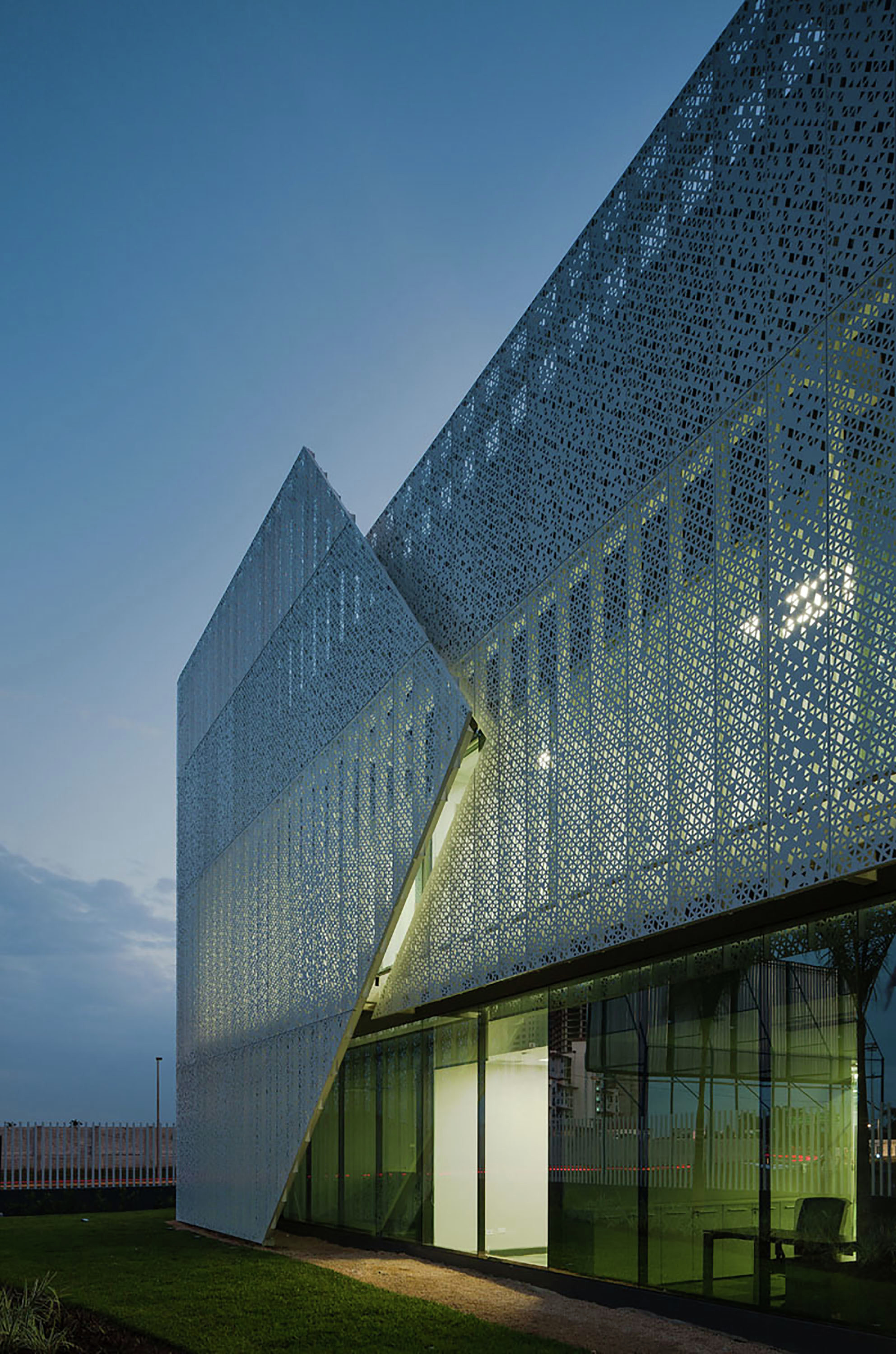 Gallery of Panama Diamond Exchange / Mallol - 10