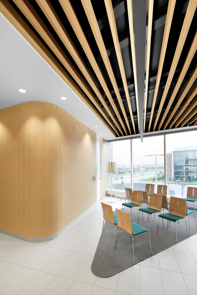 Gallery of Uniprix Pharmacy and Medical Center / Jean de Lessard ...