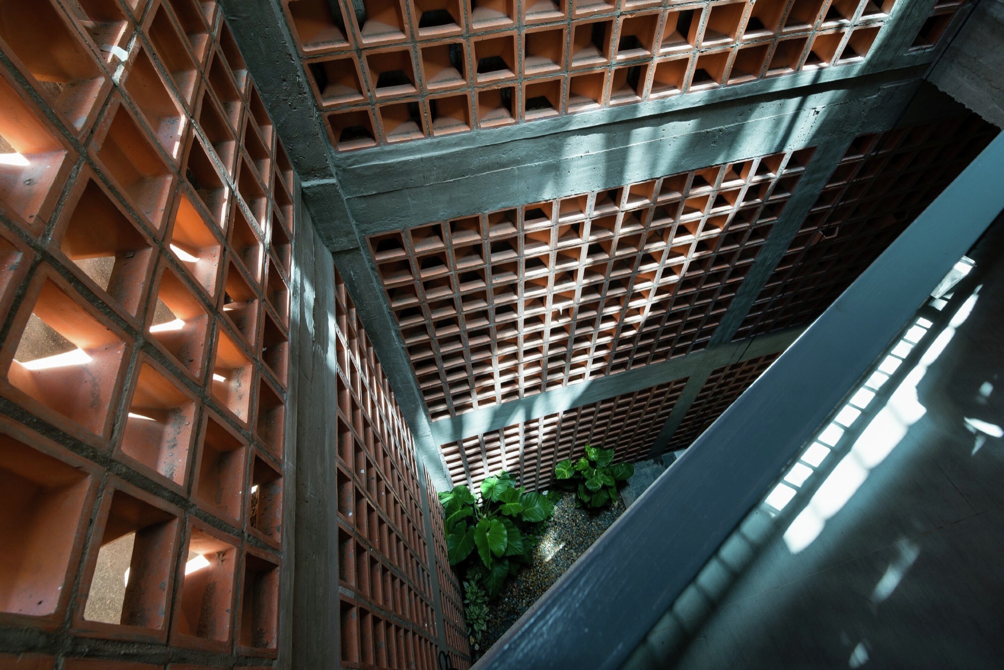 Gallery of Chi House / G+ Architects - 12