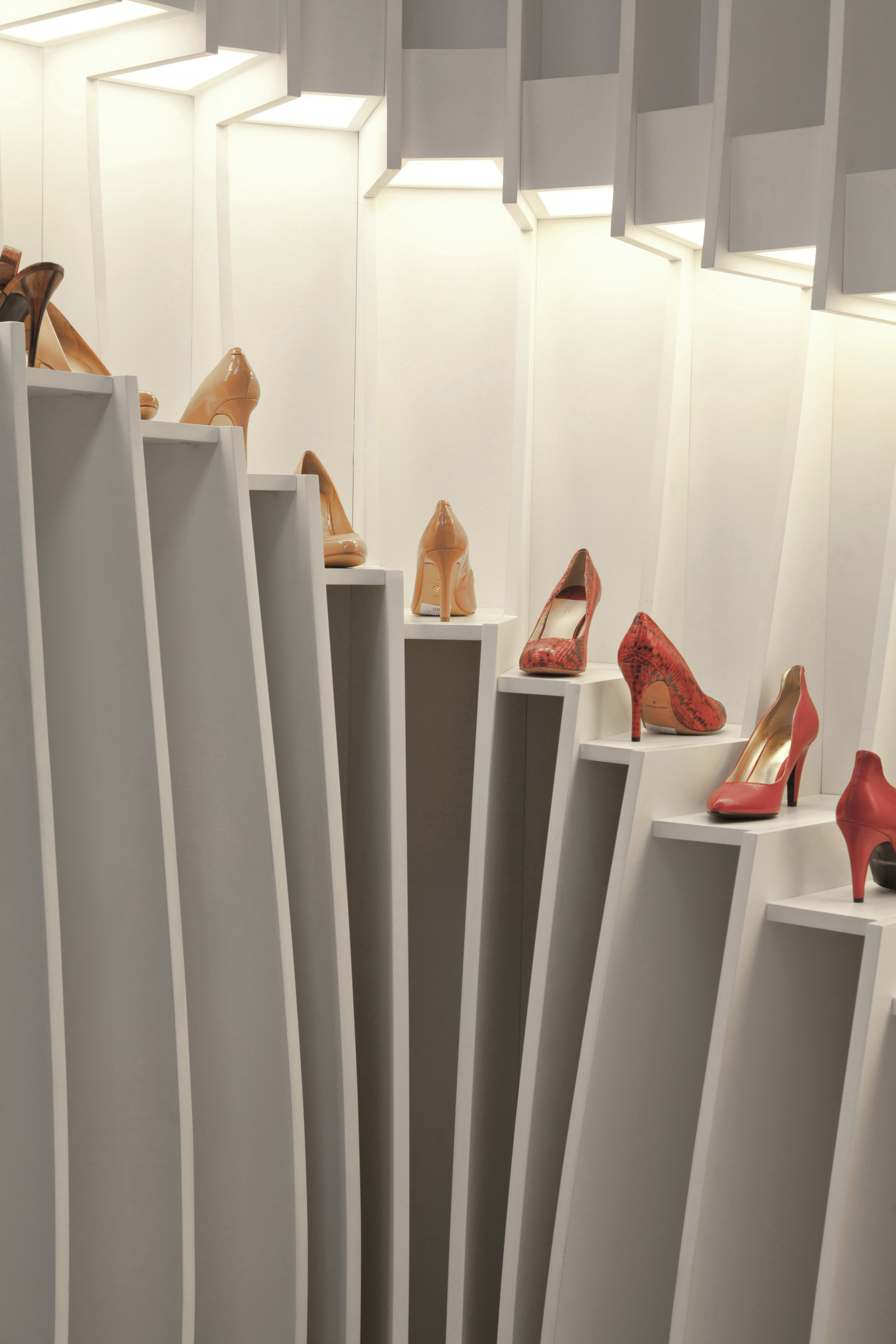 Gallery of 'Importance of Walking' Store / Praxis d’Architecture - 7