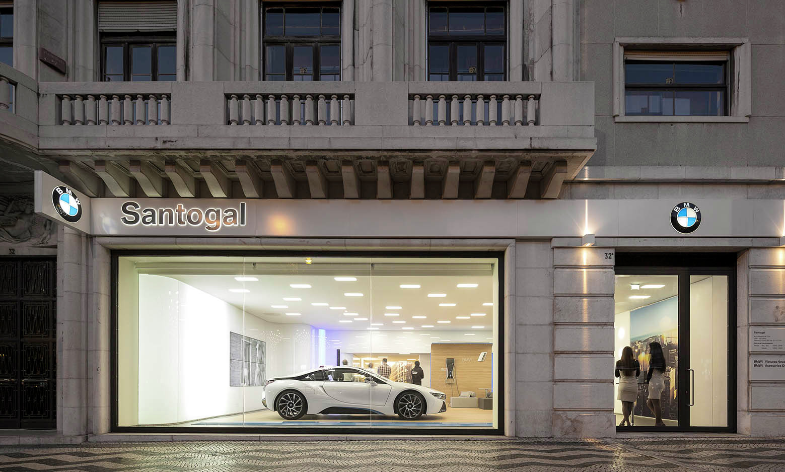 Gallery of BMW i City Sales Outlet / Atelier Central Arquitectos - 9