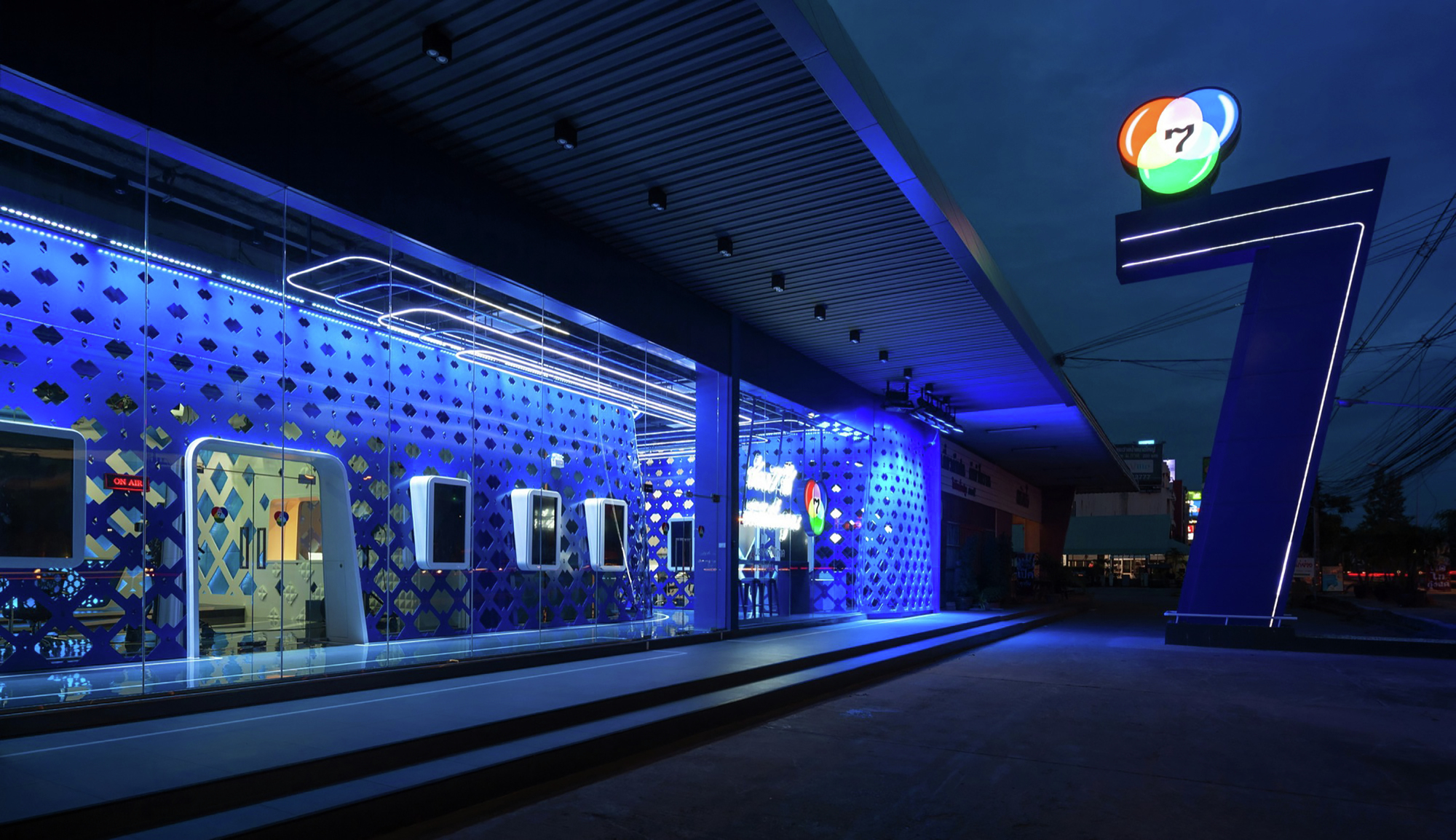 Galería de Canal 7 BBTV / Apostrophy's + Airbase Architects - 4