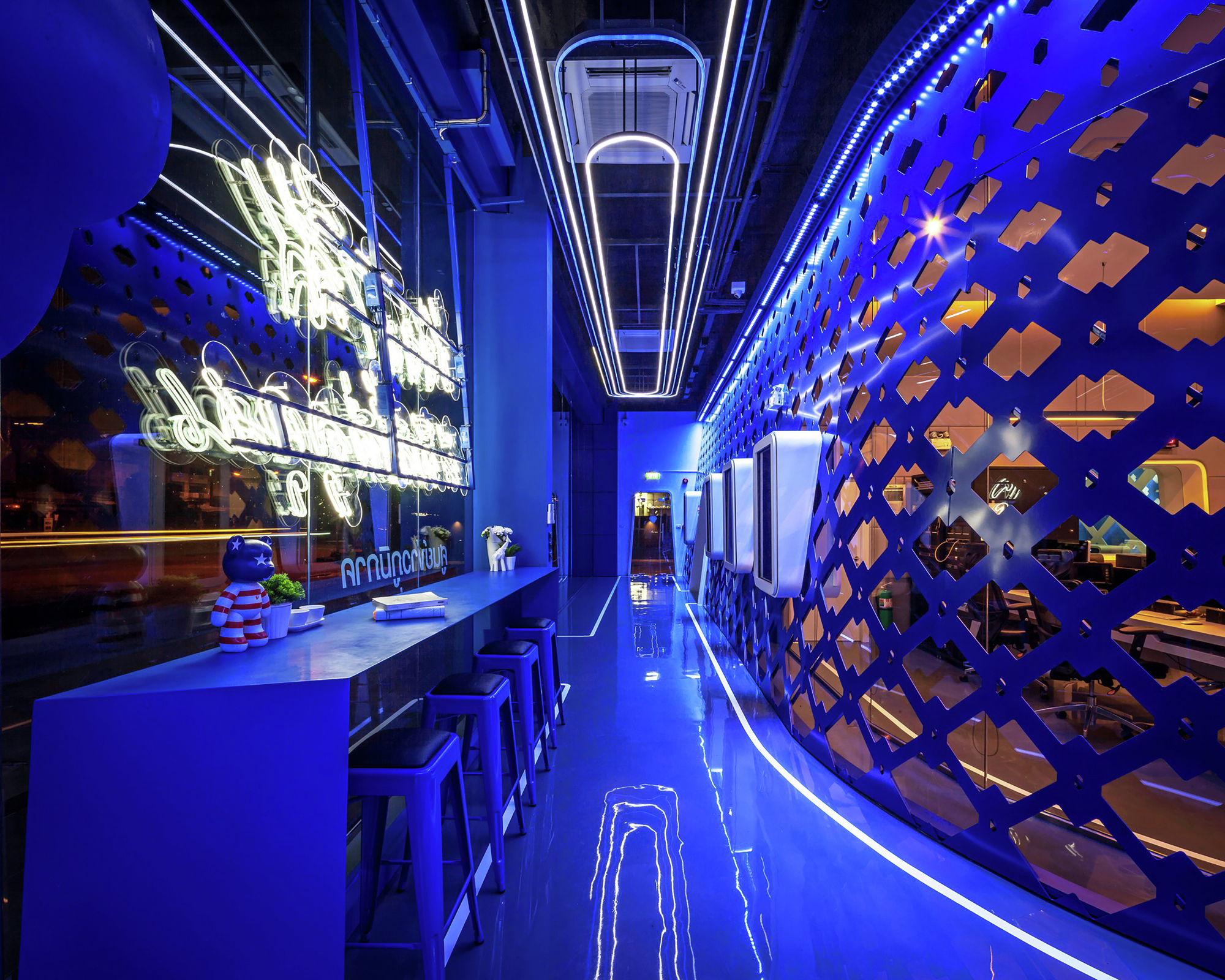 Gallery of Channel 7 BBTV / Apostrophy's + Airbase Architects - 2