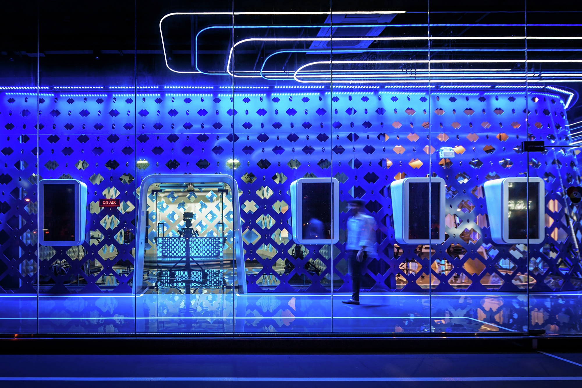 Galeria de Canal 7 BBTV / Apostrophy's + Airbase Architects - 9