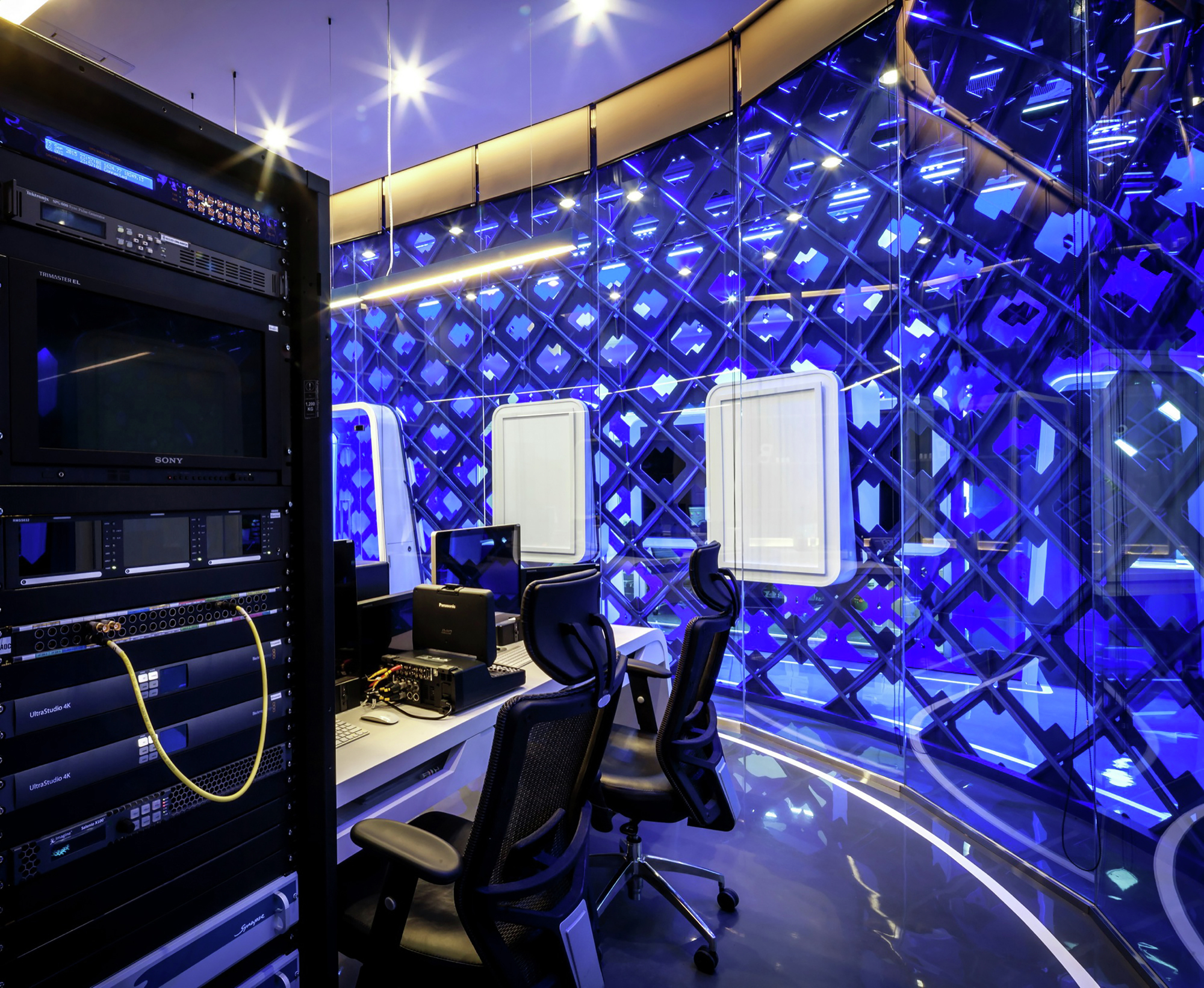 Gallery of Channel 7 BBTV / Apostrophy's + Airbase Architects - 7