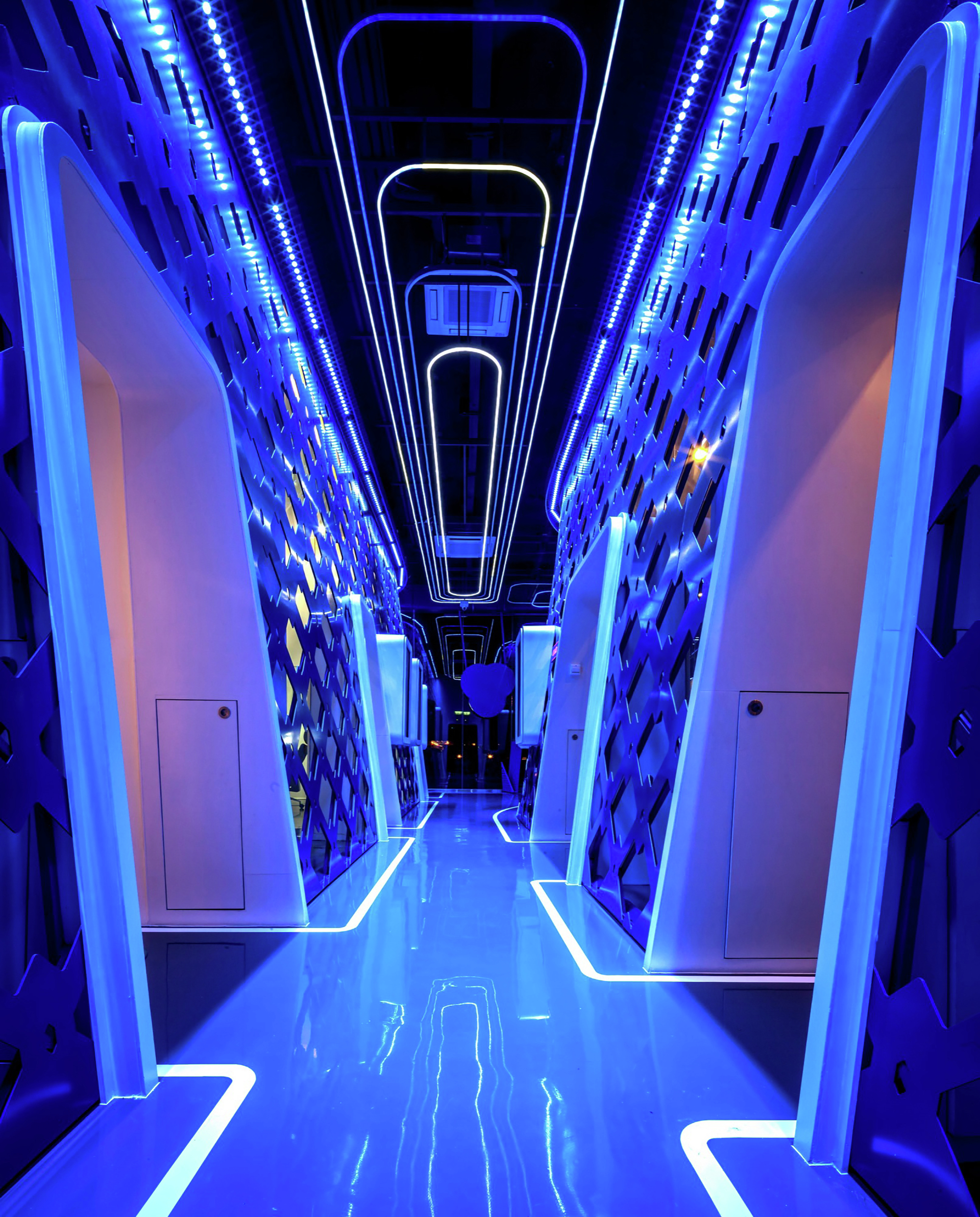 Gallery of Channel 7 BBTV / Apostrophy's + Airbase Architects - 6