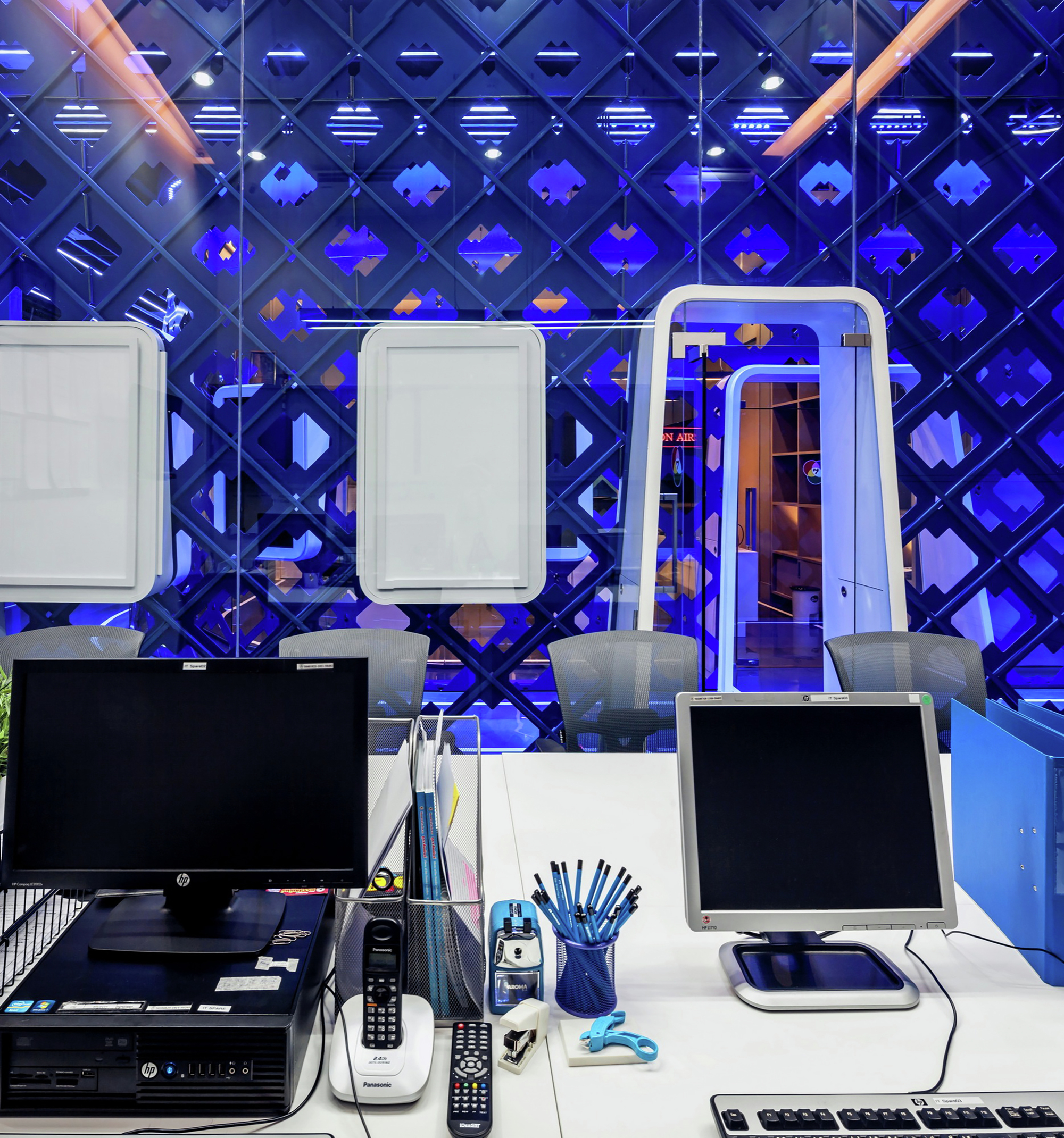 Gallery of Channel 7 BBTV / Apostrophy's + Airbase Architects - 23