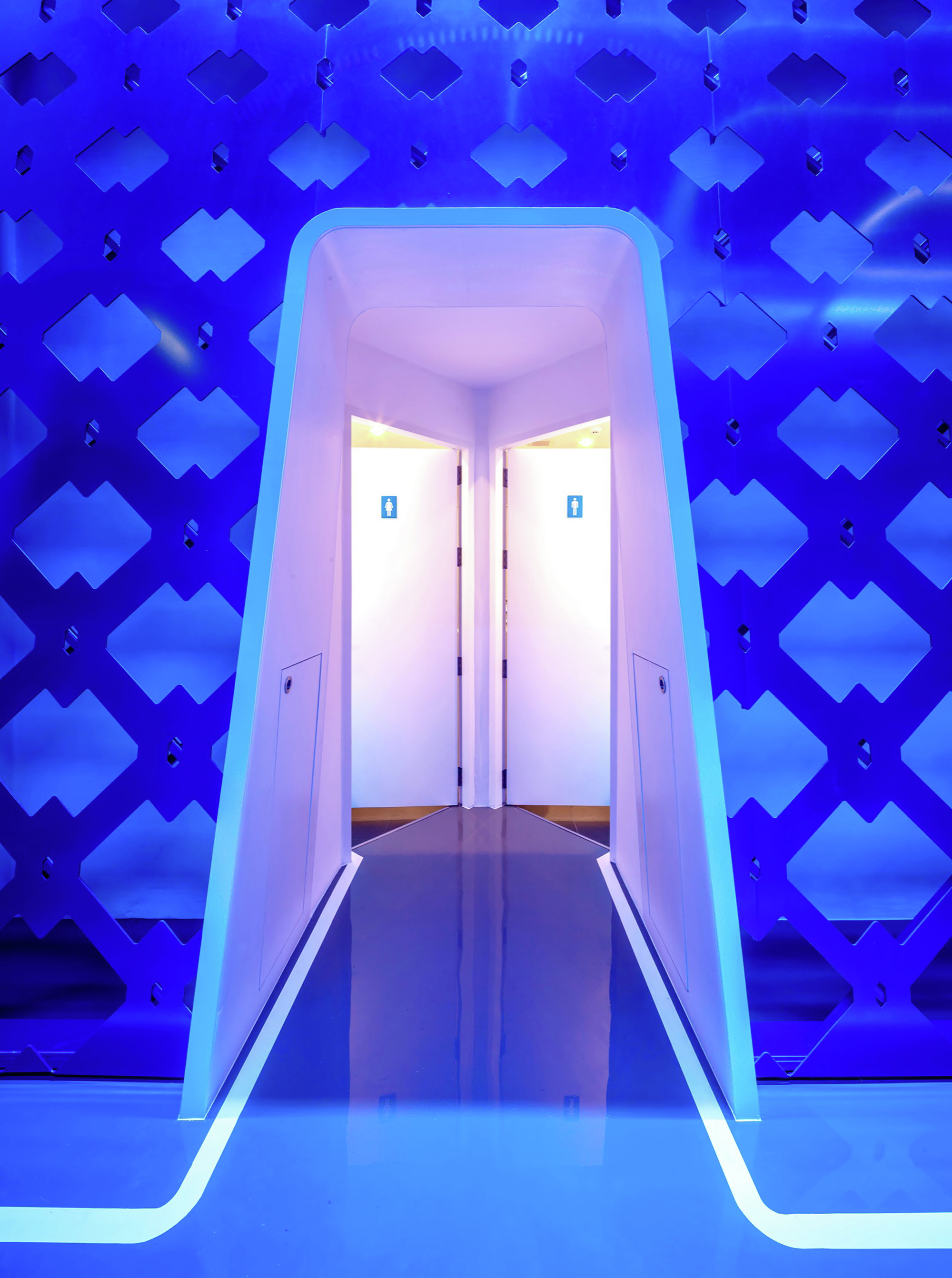 Gallery of Channel 7 BBTV / Apostrophy's + Airbase Architects - 21