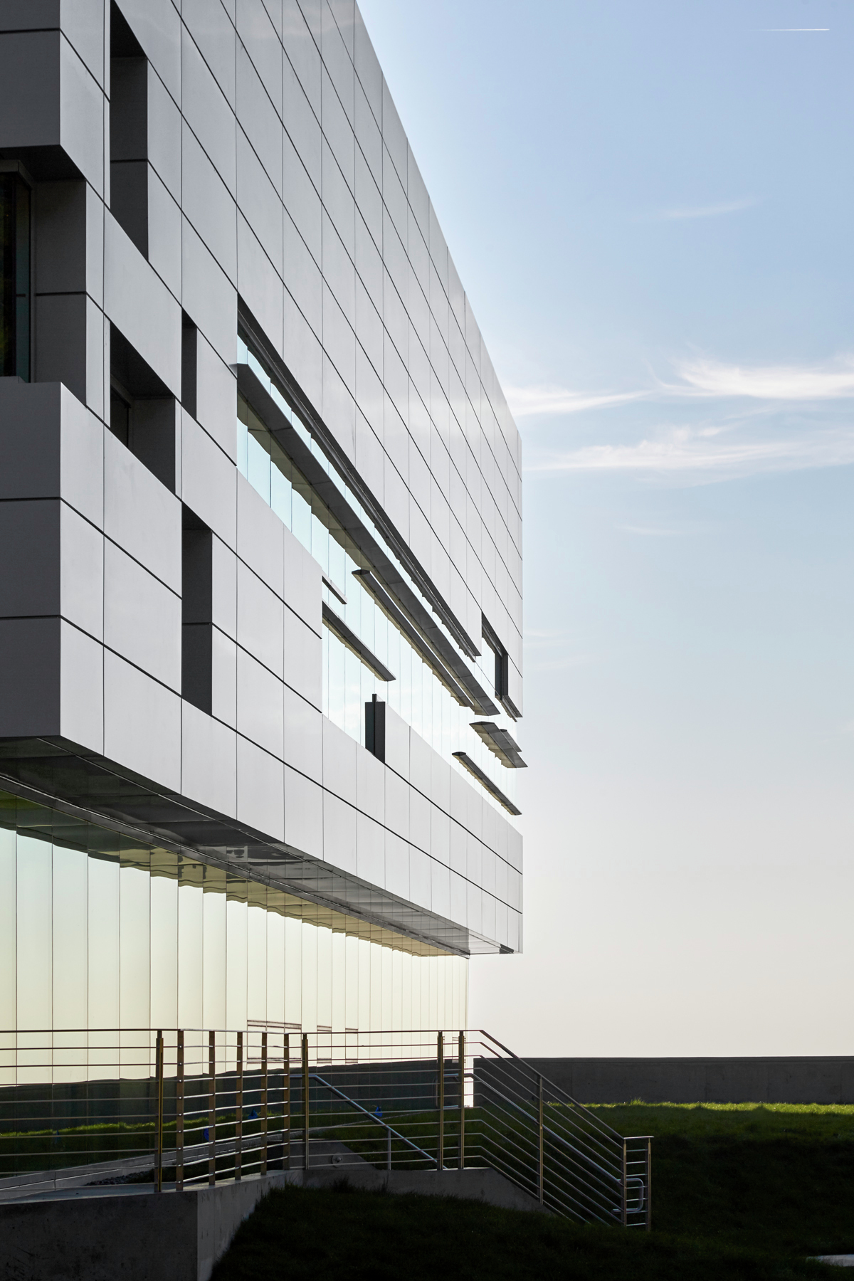 Gallery of Chu Hall - Solar Energy Research Center / SmithGroup - 10