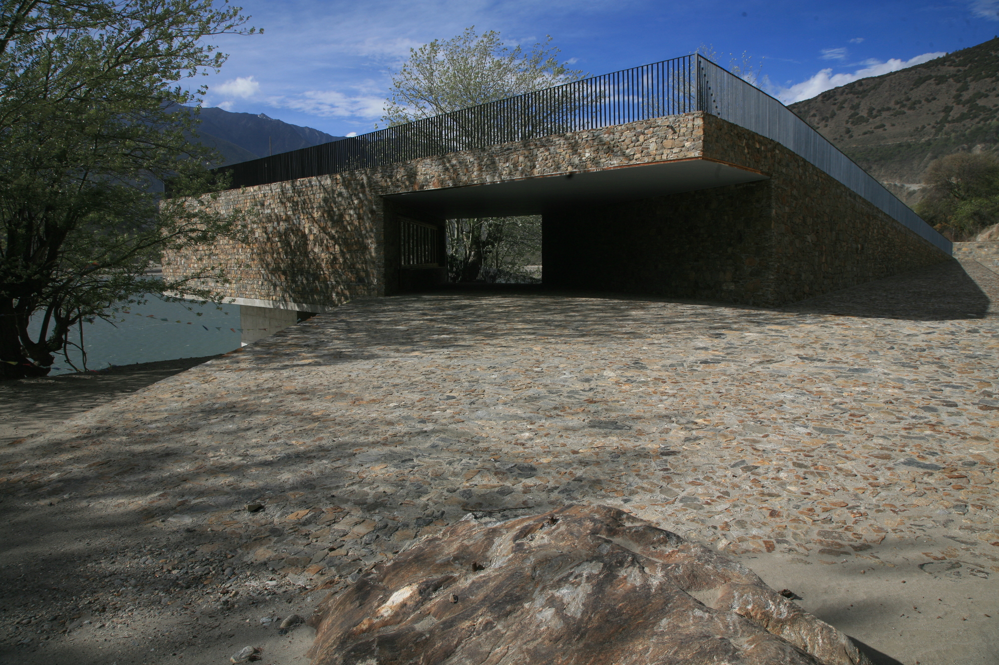 Gallery of Yaluntzangpu River Terminal / ZAO/standardarchitecture ...