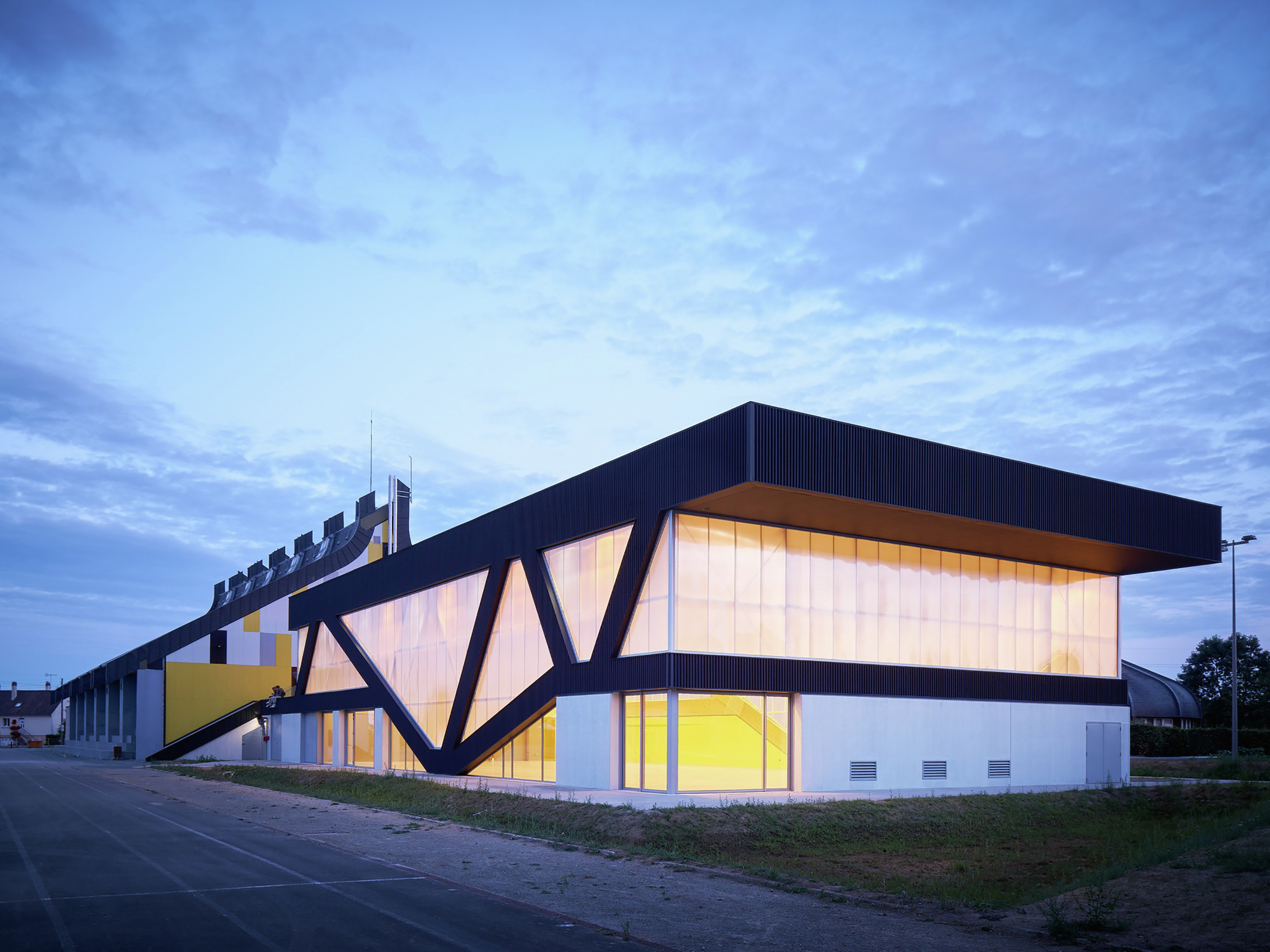 Gallery of Nathalie Mauclair Gymnasium / Schemaa - 6