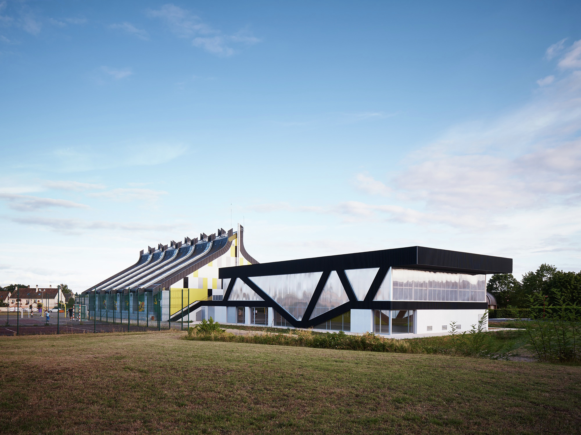 Gallery of Nathalie Mauclair Gymnasium / Schemaa - 20