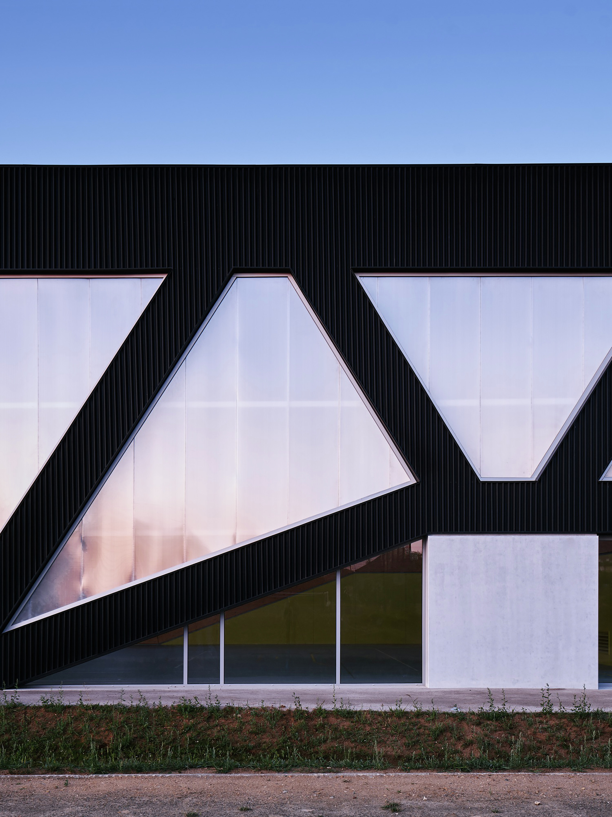 Gallery of Nathalie Mauclair Gymnasium / Schemaa - 24