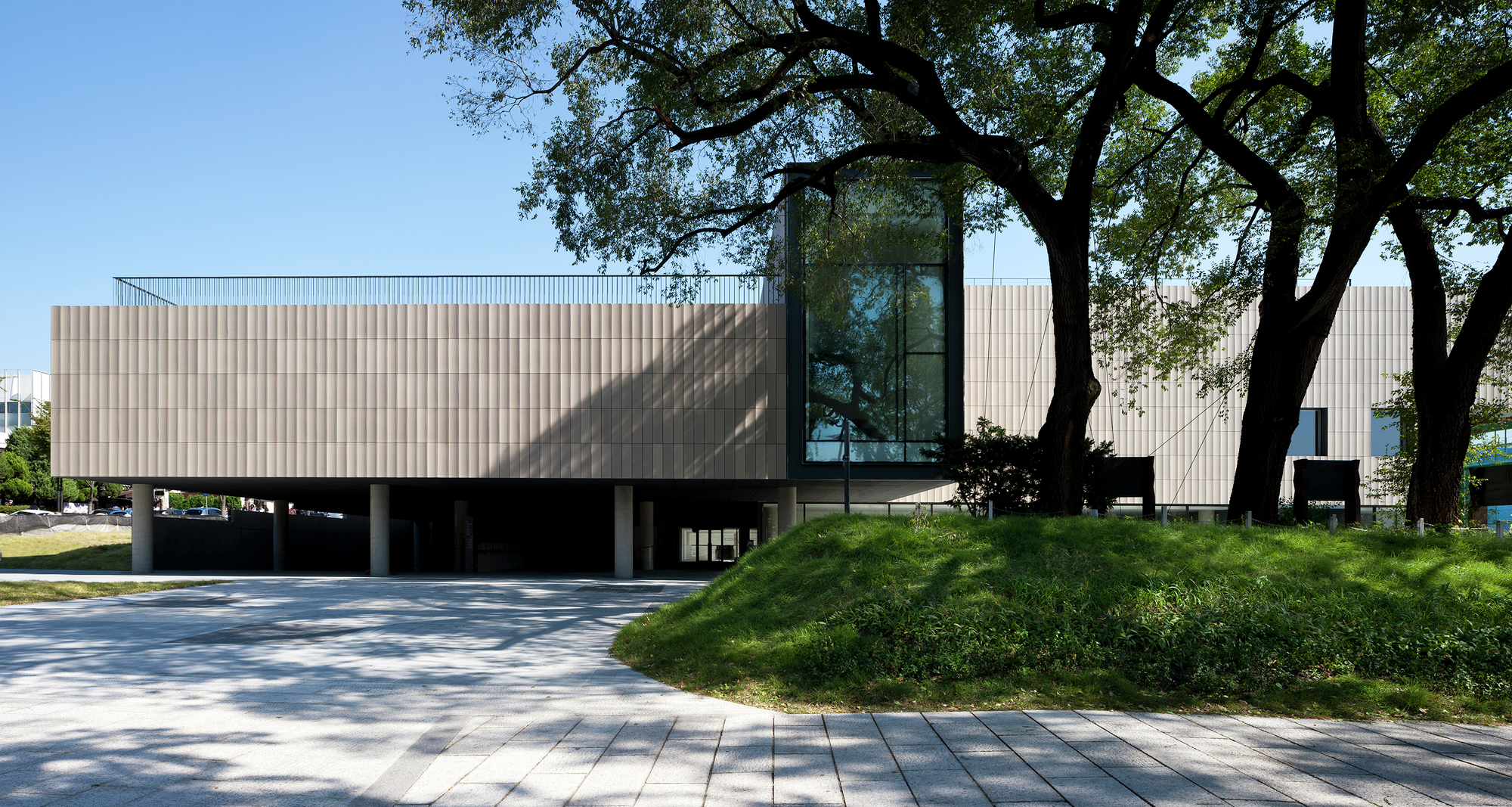 Gallery of MMCA Museum of Modern and Contemporary Art / Hyunjun Mihn ...