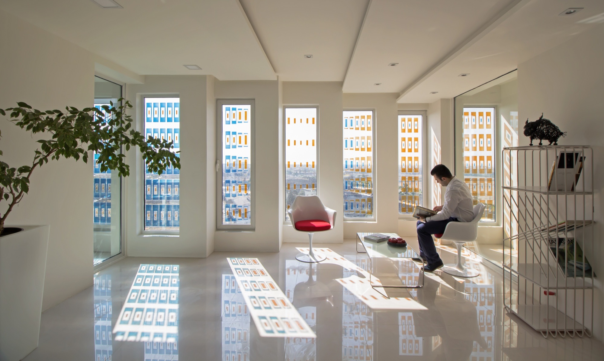 Galería de Oficina y edificio comercial Valiahdi / Hooba Design Group - 6