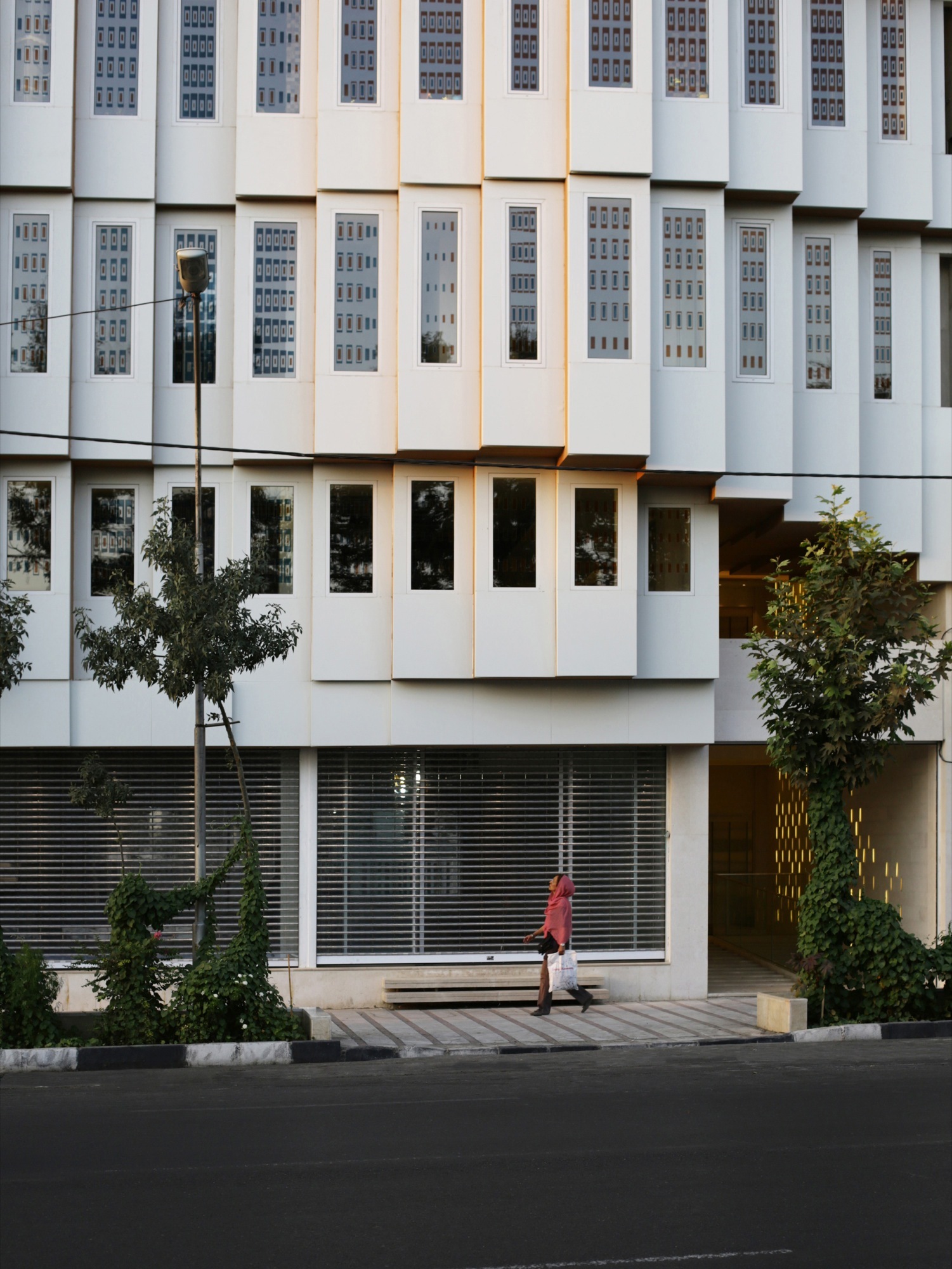 Galería de Oficina y edificio comercial Valiahdi / Hooba Design Group - 3