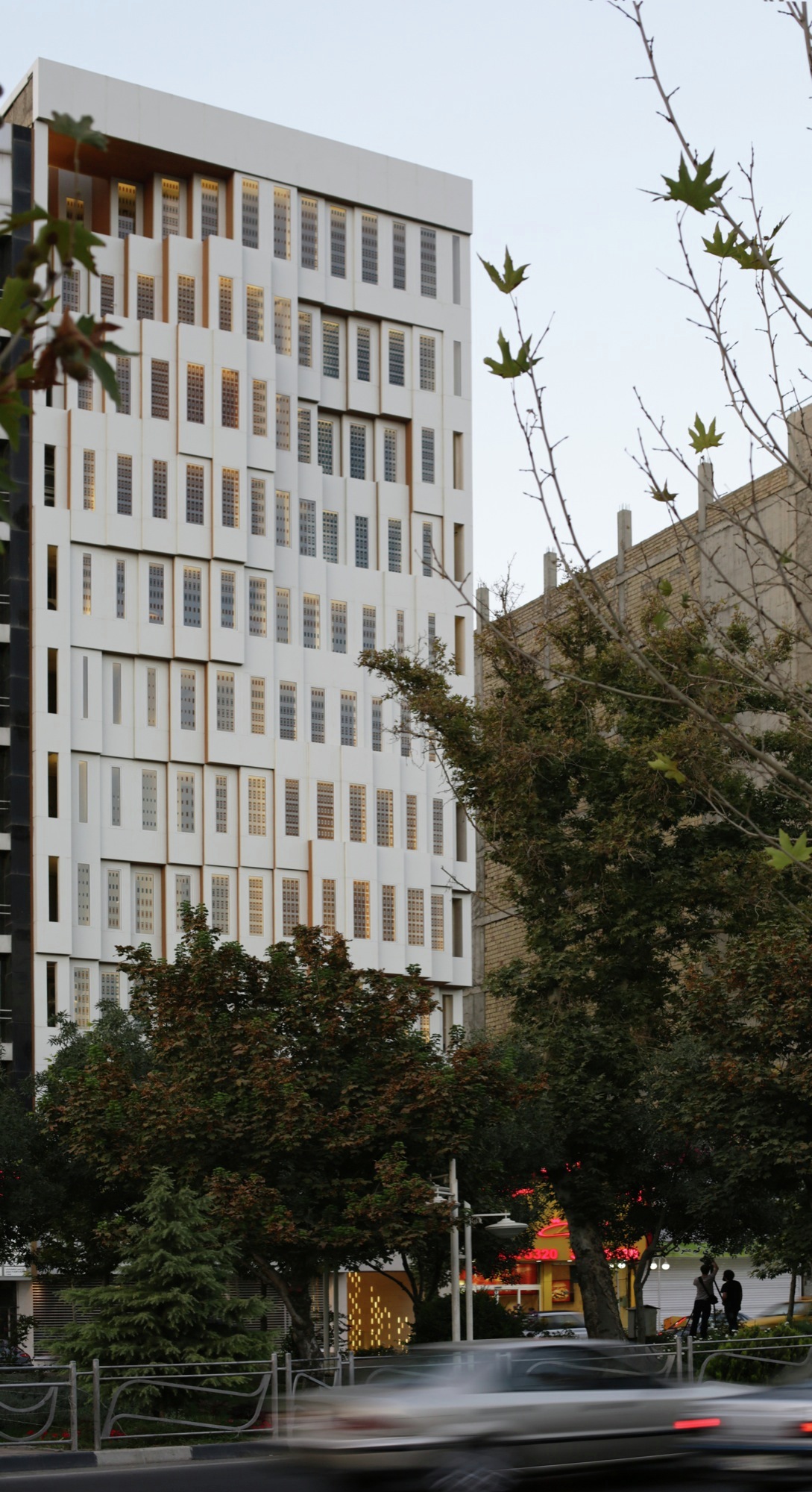 Galería de Oficina y edificio comercial Valiahdi / Hooba Design Group - 14