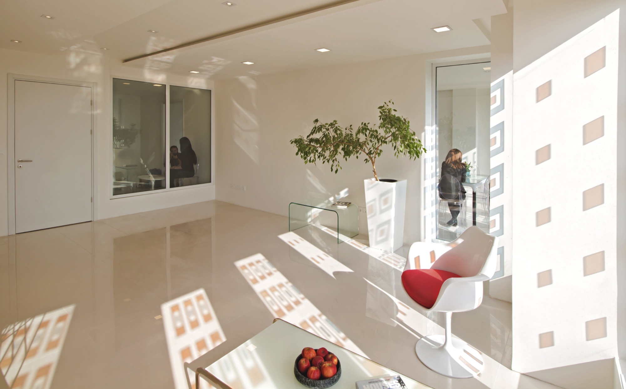 Galería de Oficina y edificio comercial Valiahdi / Hooba Design Group - 18