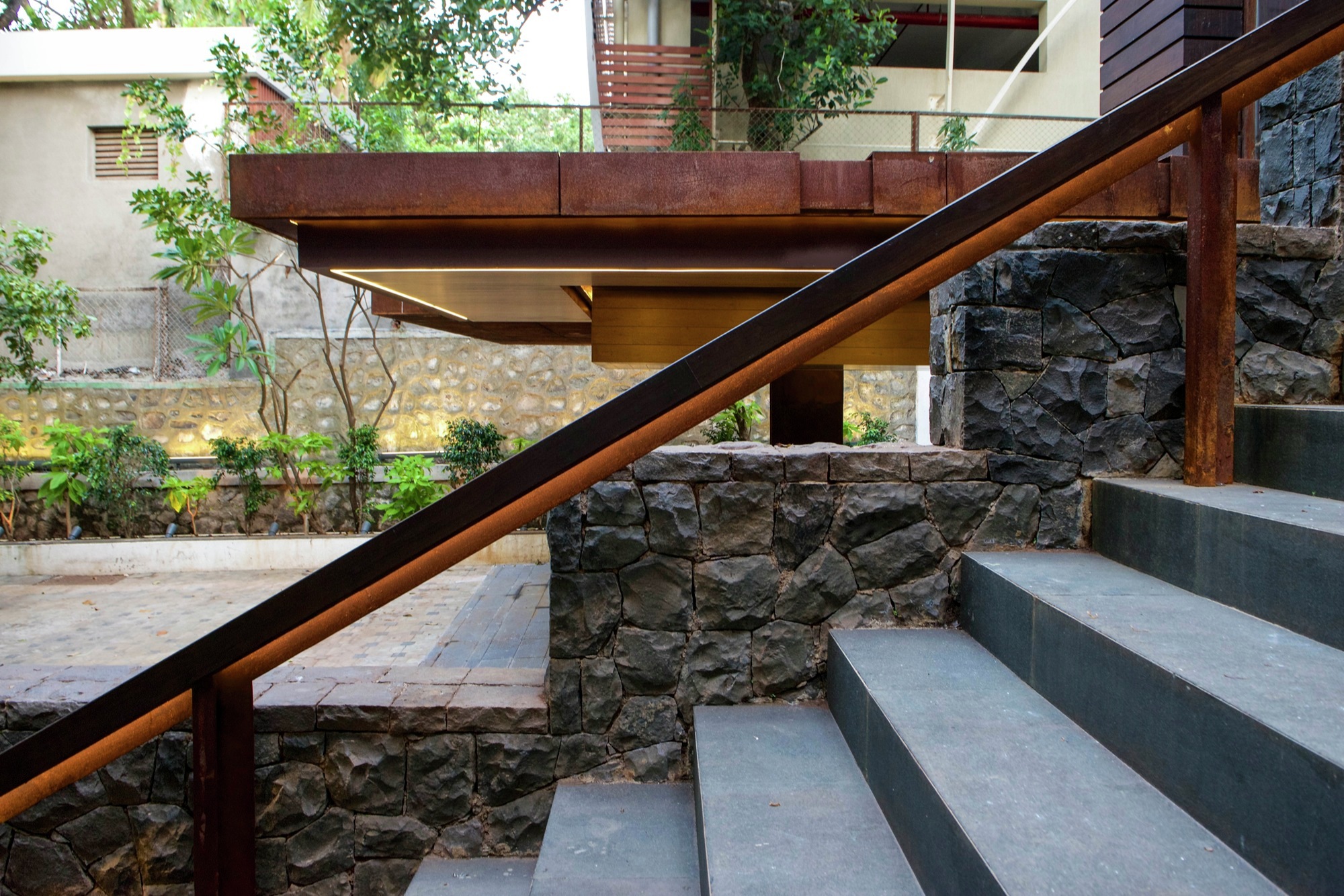 Gallery of The Orange Extension / Shroffleon - 13