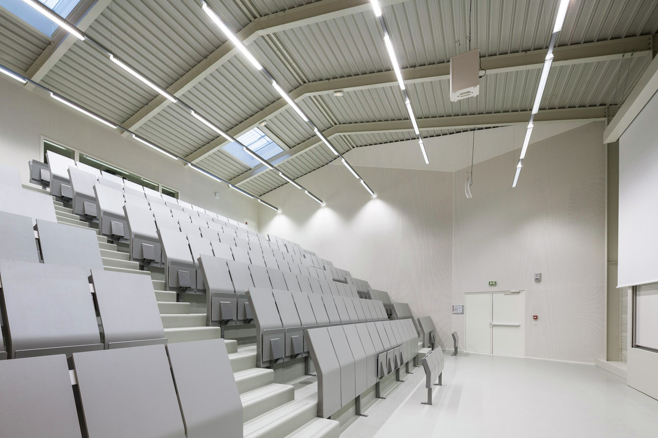 Gallery of Descartes University Lecture Theaters / AZC - 13