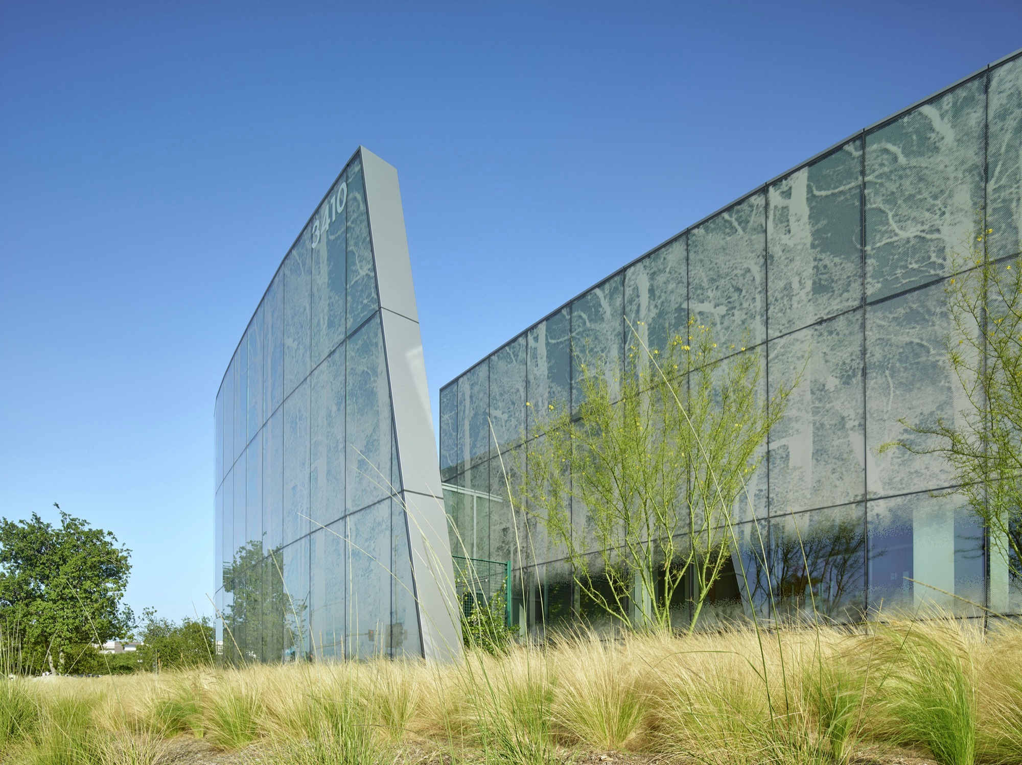 Gallery of Kraemer Radiation Oncology Center / Yazdani Studio of ...