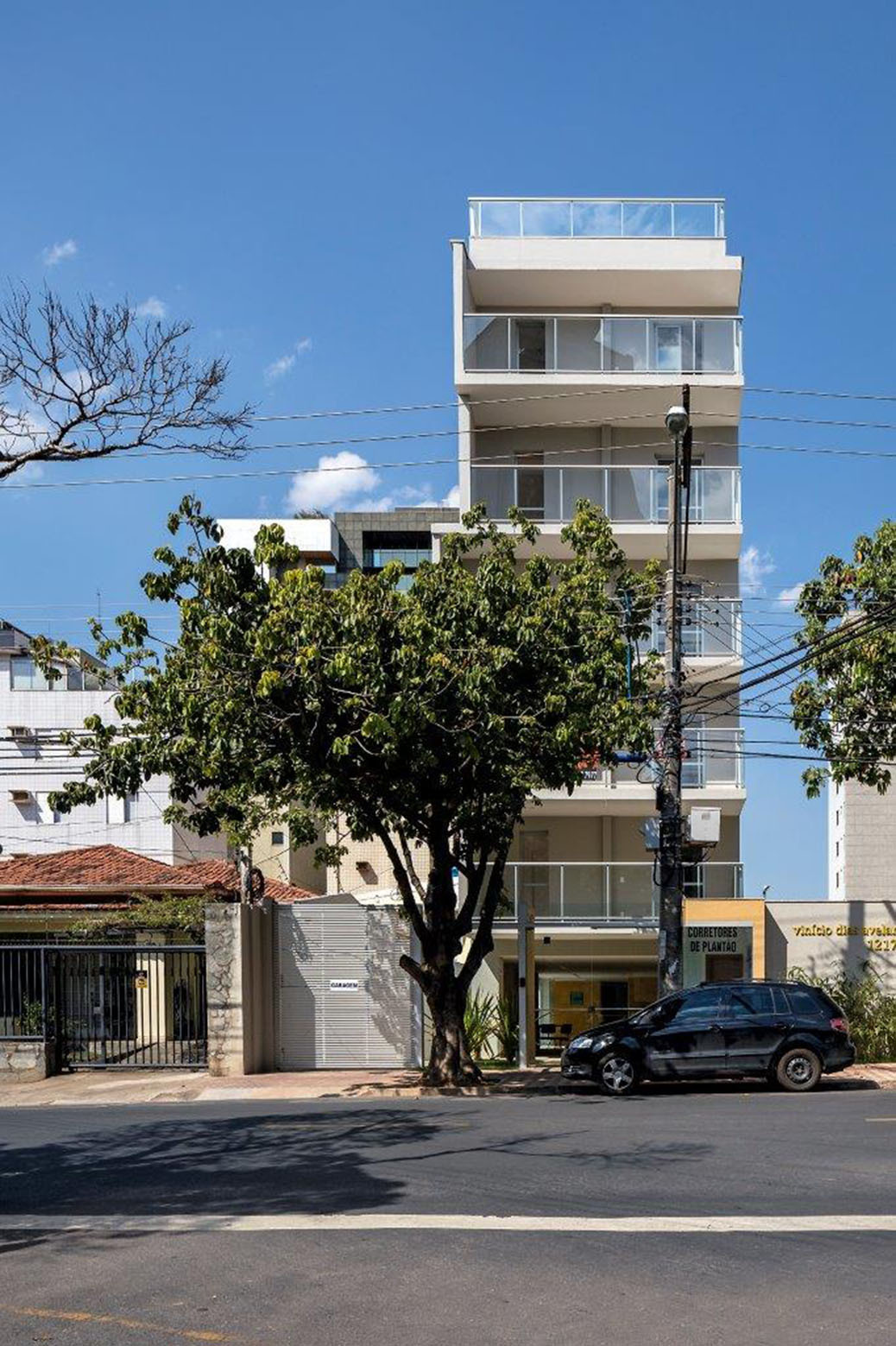 Gallery of VDA Building / Vazio S-A - 8