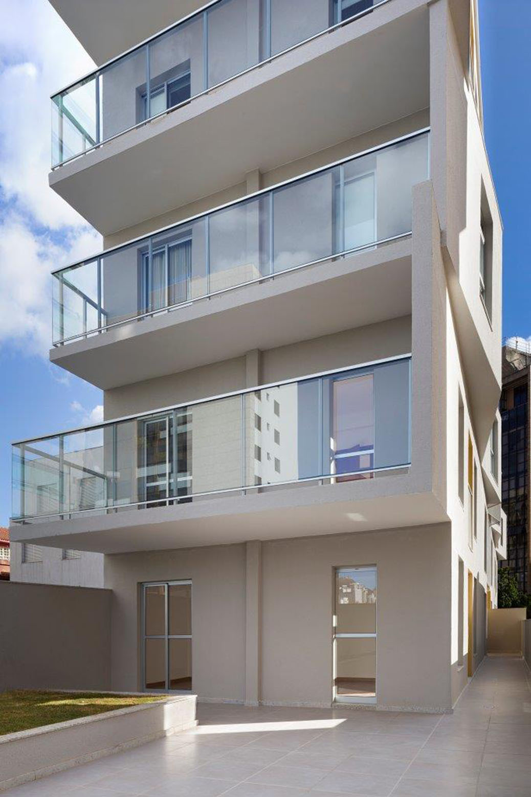 Gallery of VDA Building / Vazio S-A - 12