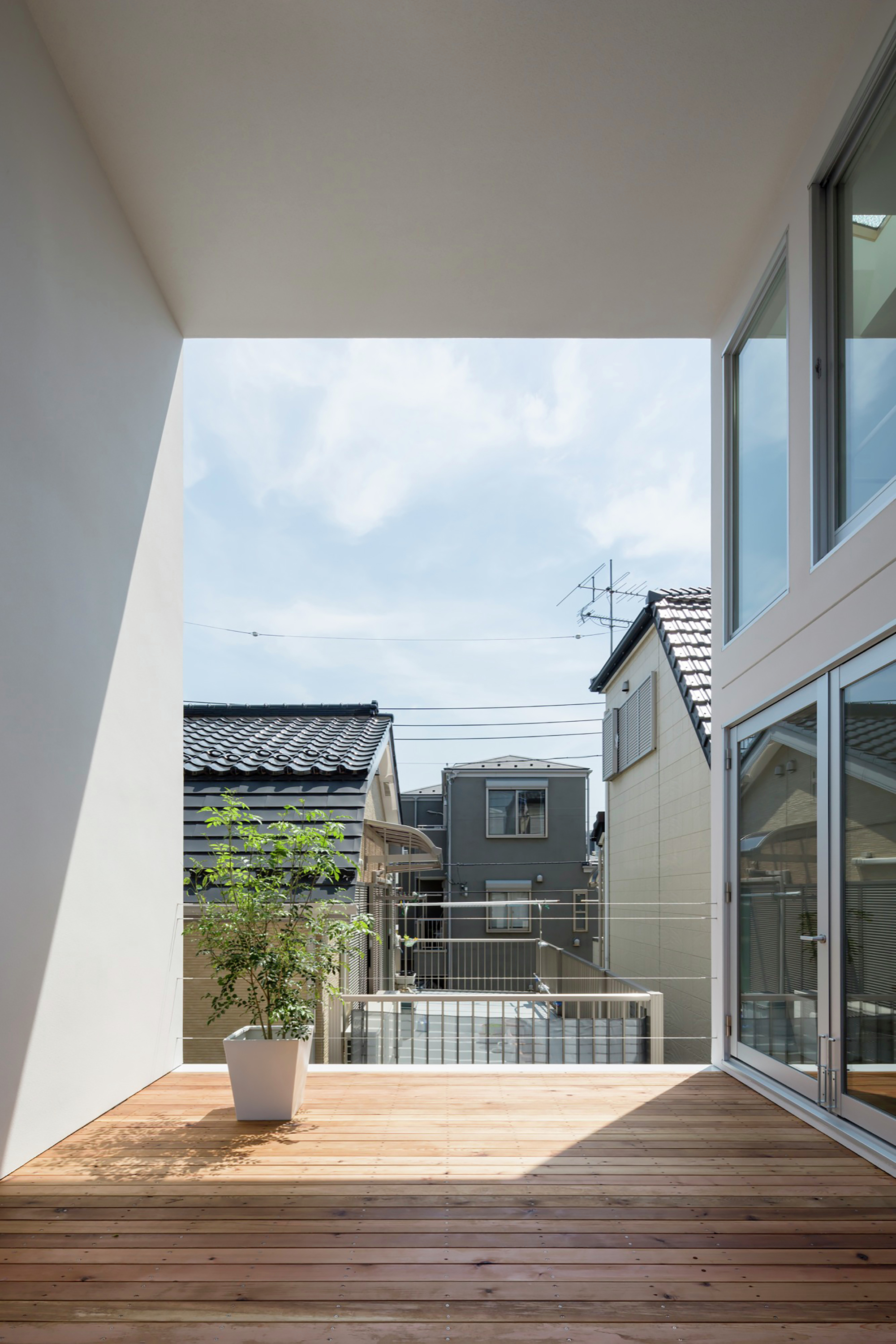 Gallery of Little House with a Big Terrace / Takuro Yamamoto Architects ...