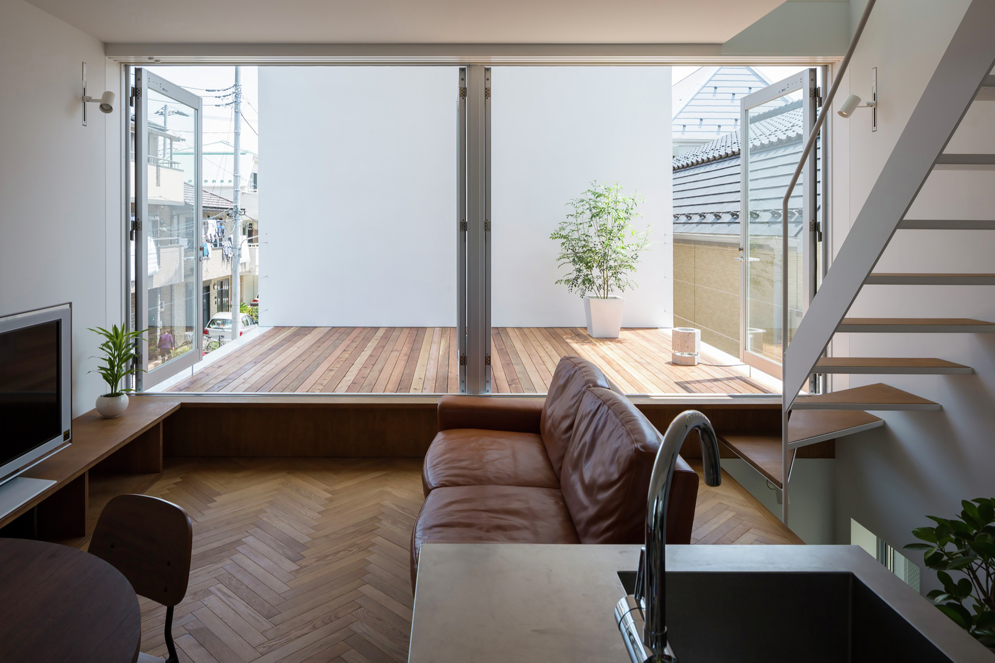 Gallery of Little House with a Big Terrace / Takuro Yamamoto Architects ...