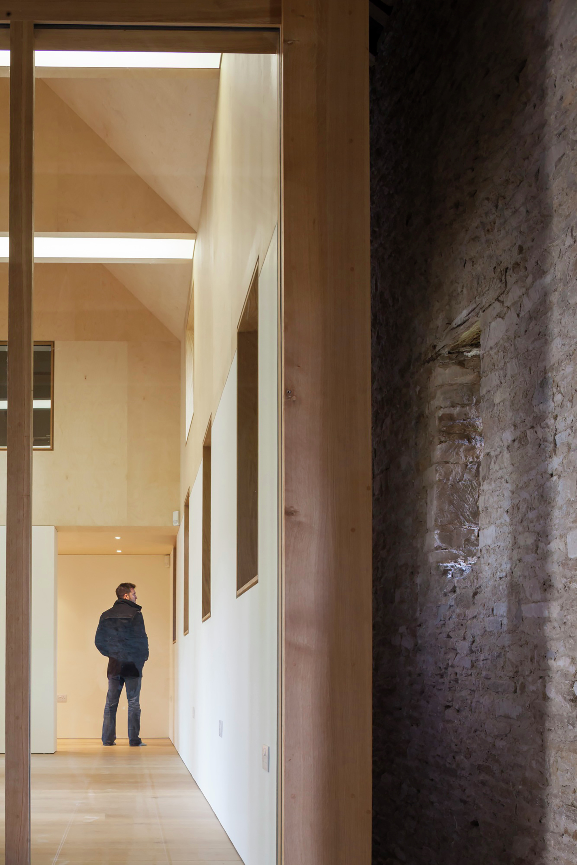 Gallery of Pod Gallery / Stonewood Design - 12