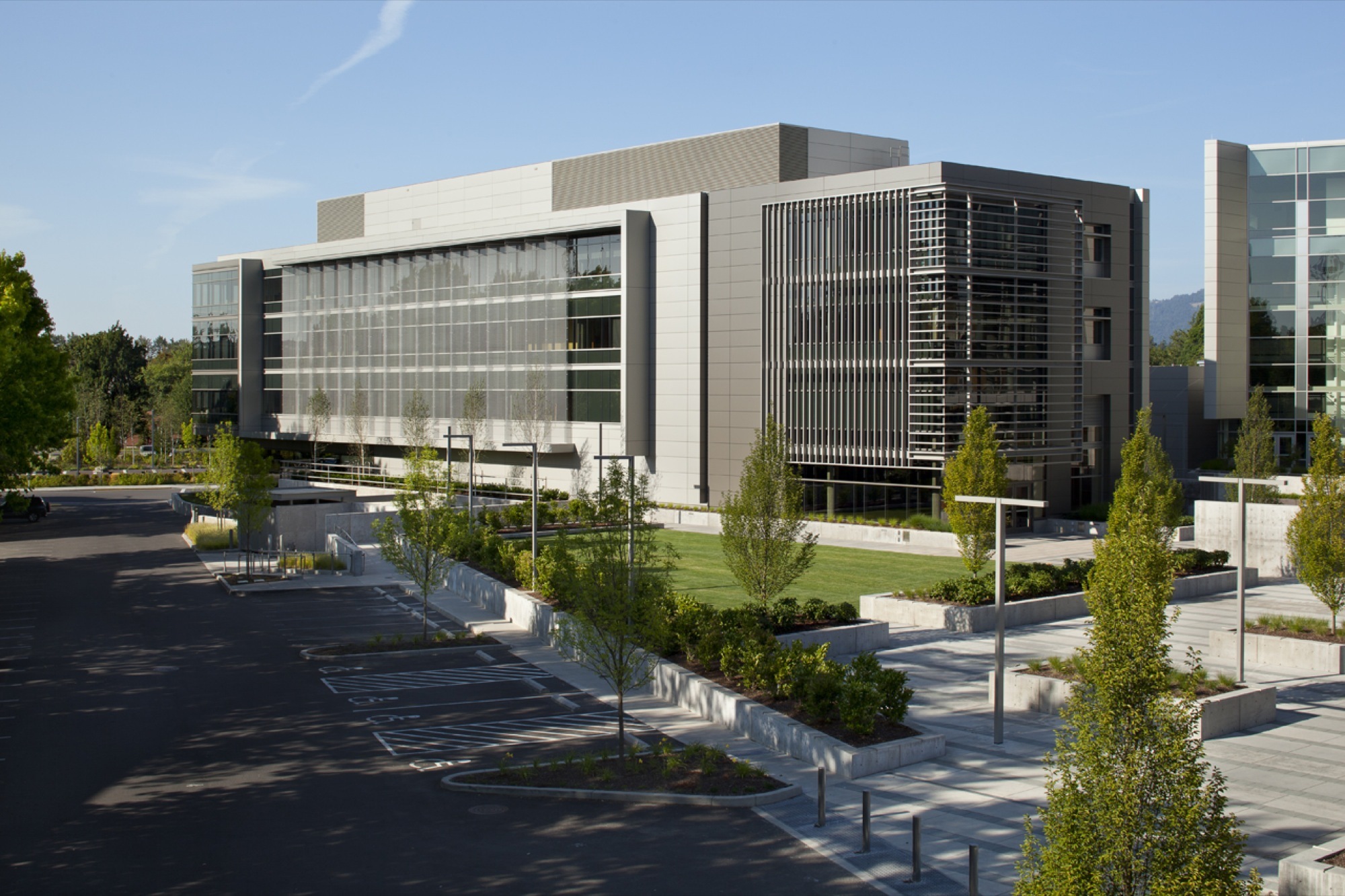 Gallery of Alumni Center / TVA Architects - 8