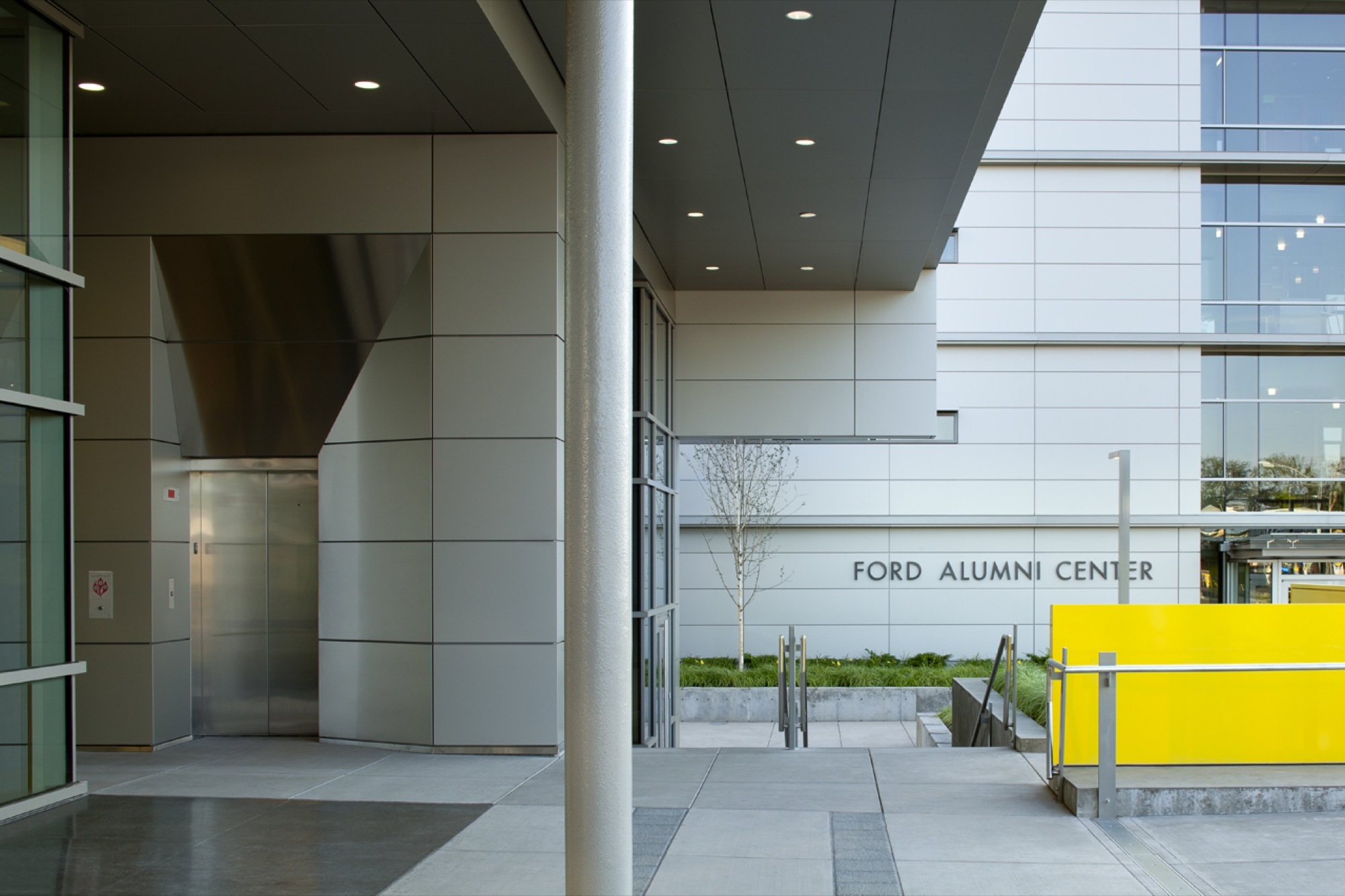 Gallery of Alumni Center / TVA Architects - 12