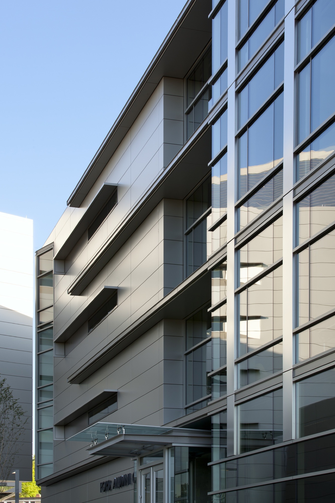 Gallery of Alumni Center / TVA Architects - 10