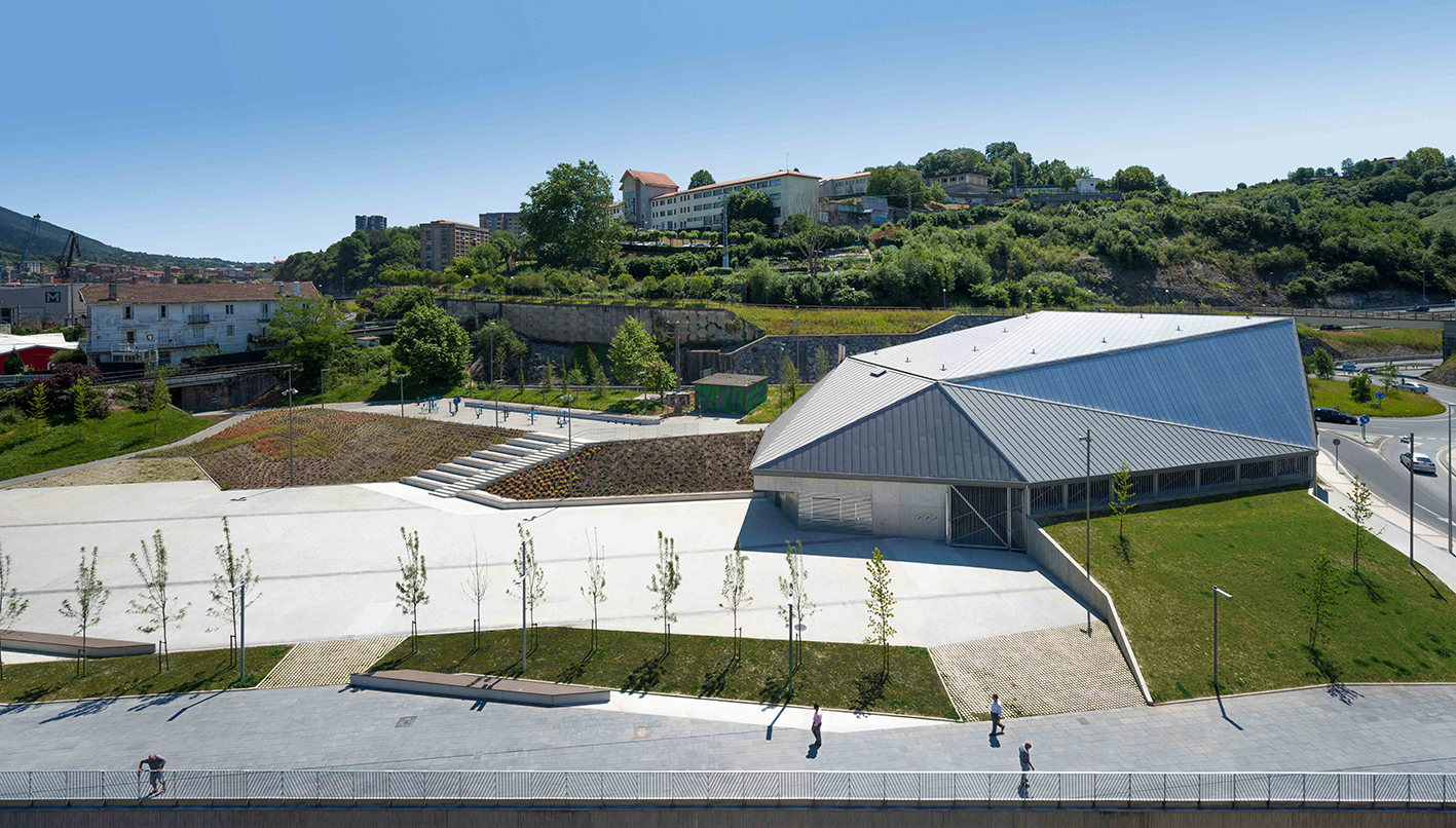 Gallery of Park & Basque Pelota Court / VAUMM - 4