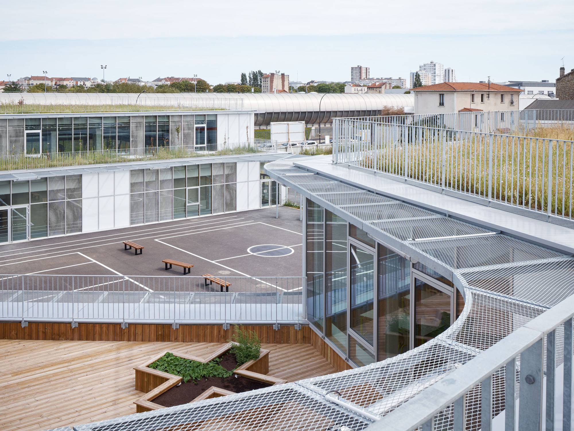 Galería de Complejo educacional Rosalind Franklin y dormitorios estudiantiles / Chartier Dalix ...
