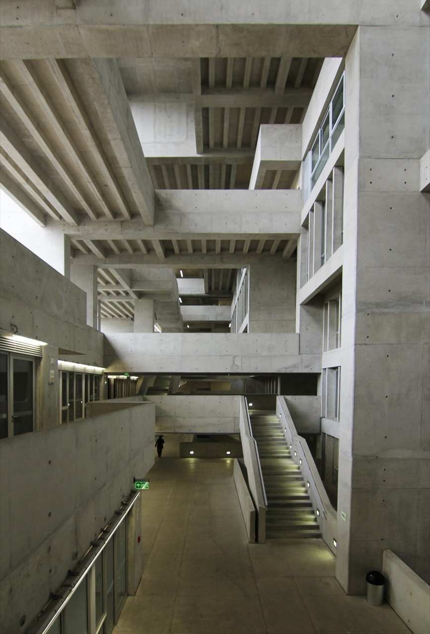 Gallery of Engineering and Technology University - UTEC / Grafton ...
