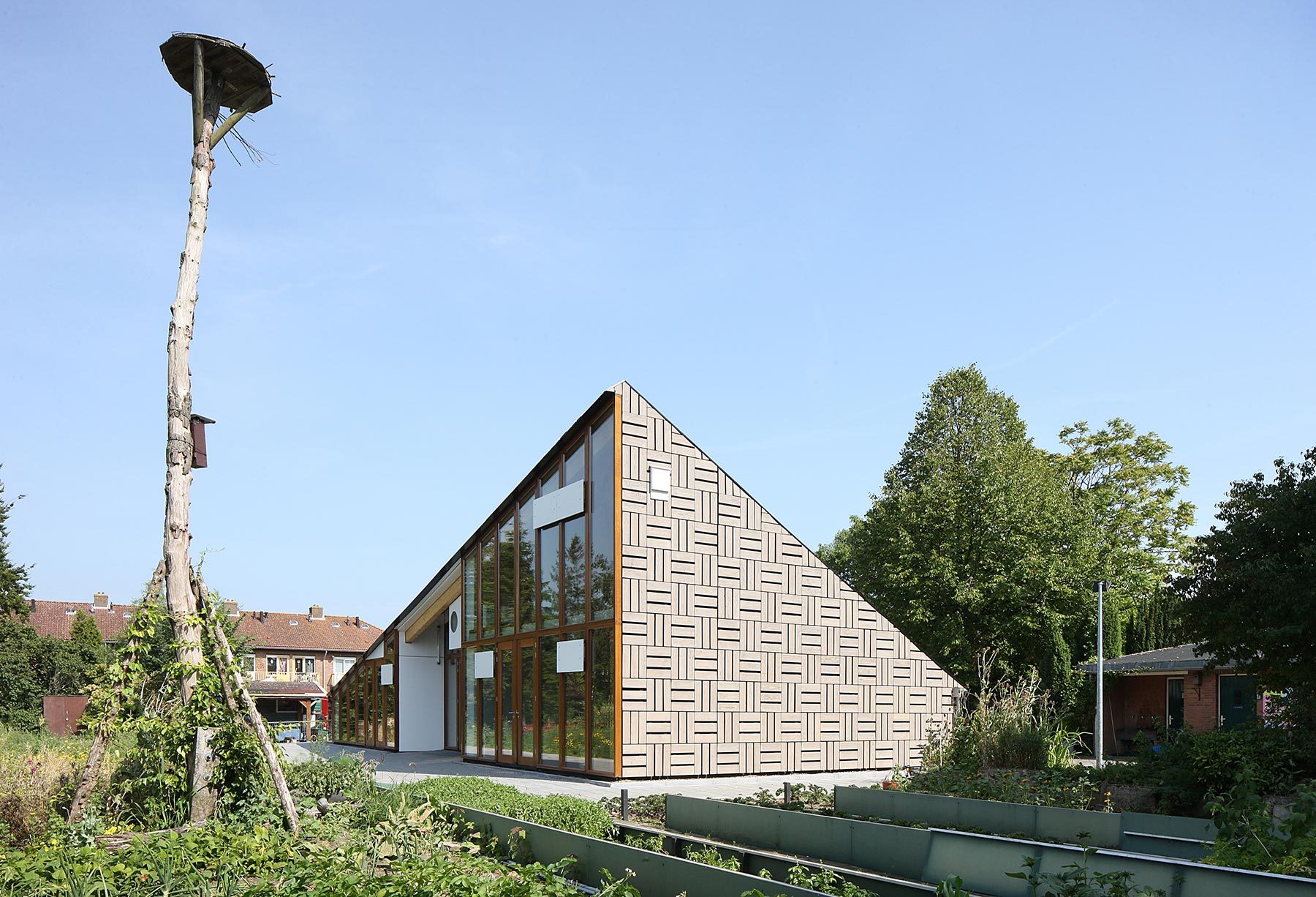 Gallery of Nature & Environment Learning Centre / Bureau SLA - 10