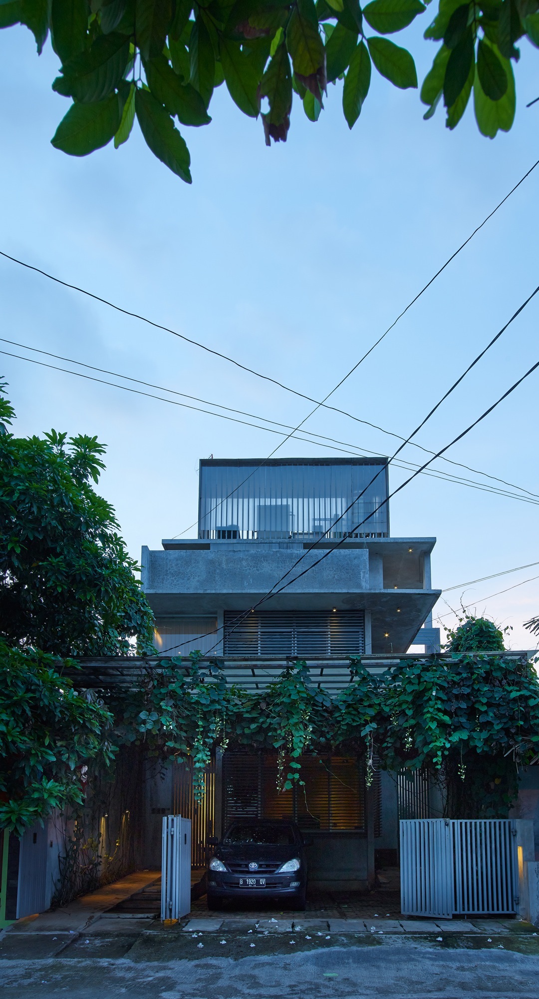 Gallery of House in Jakarta / Realrich Architecture Workshop - 4