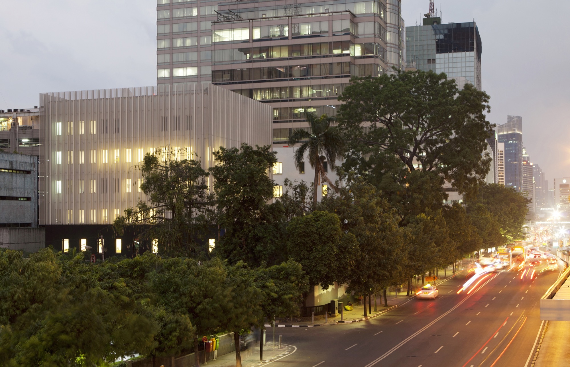 Gallery of Embassy of France and French Institute in Jakarta / Segond ...