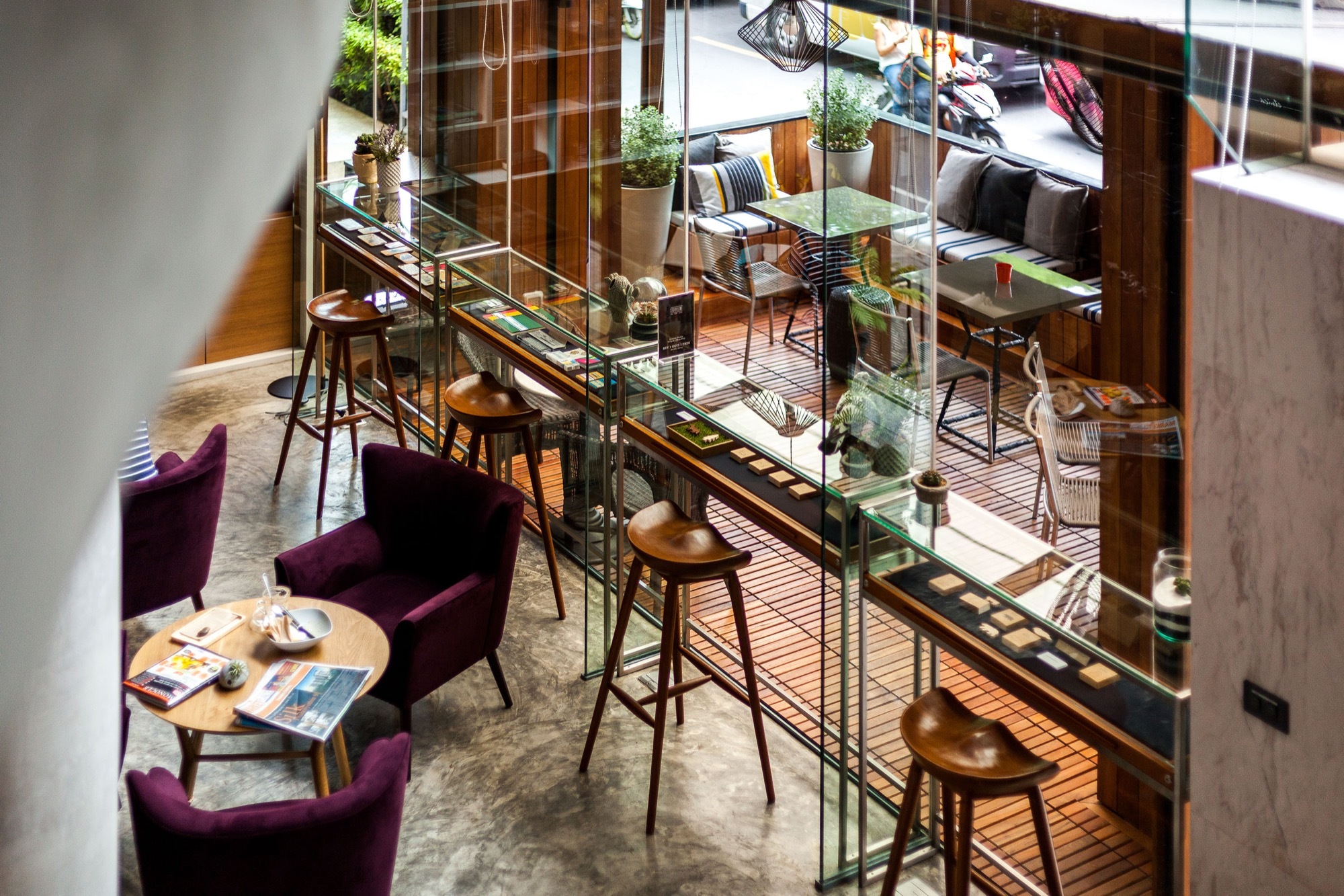 Gallery of Storyline Cafe / Junsekino Architect and Design - 12