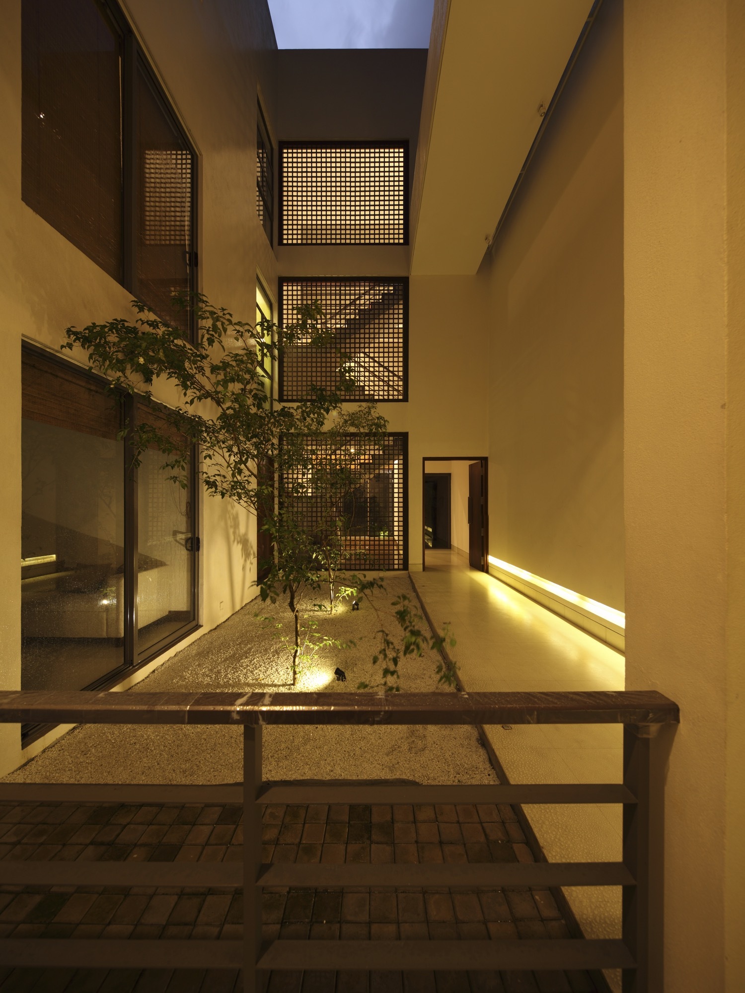 Gallery of Layered House / KWA Architects - 12
