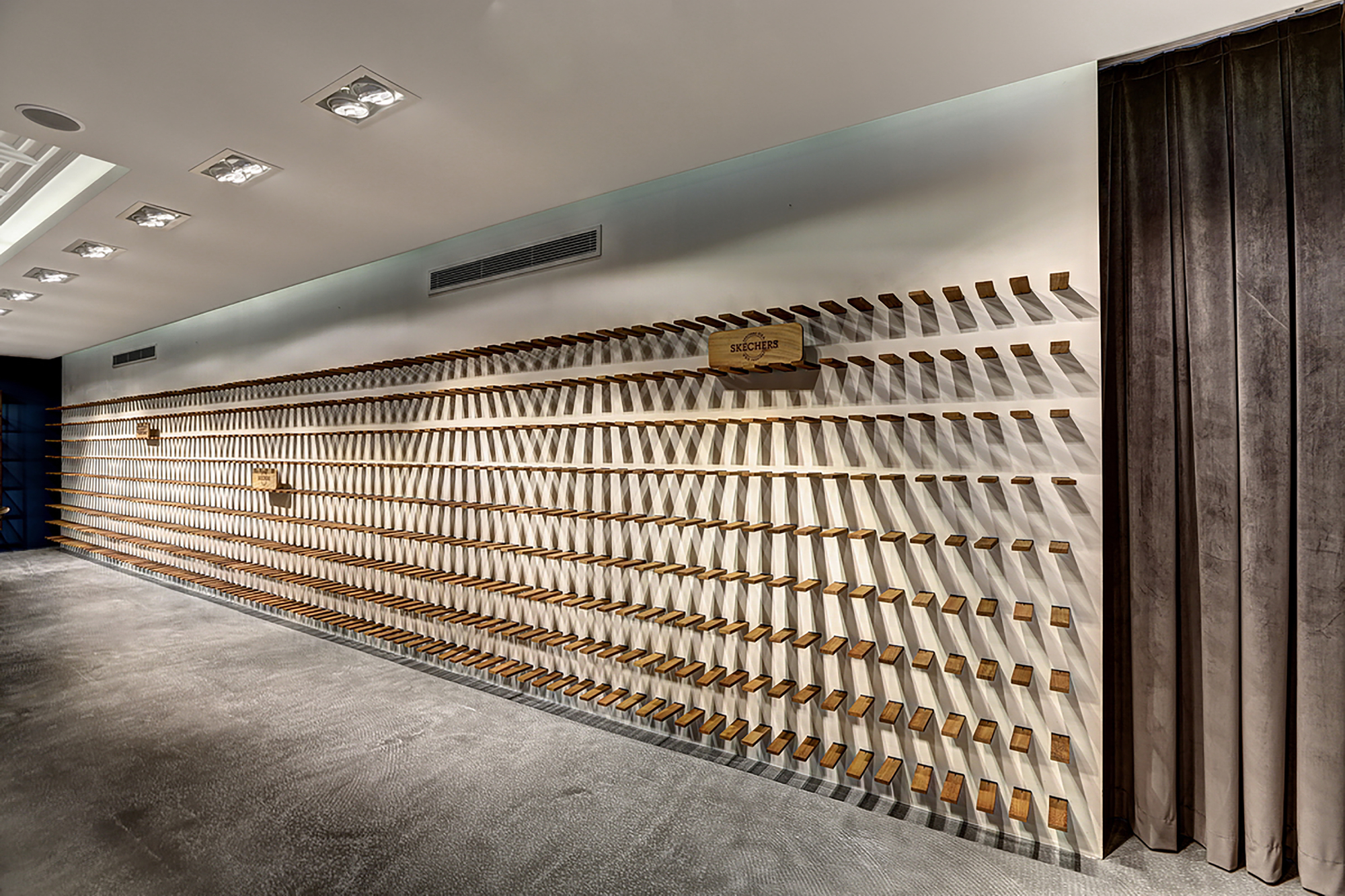 Gallery of Skechers TR Casual Showroom / Zemberek Design - 7