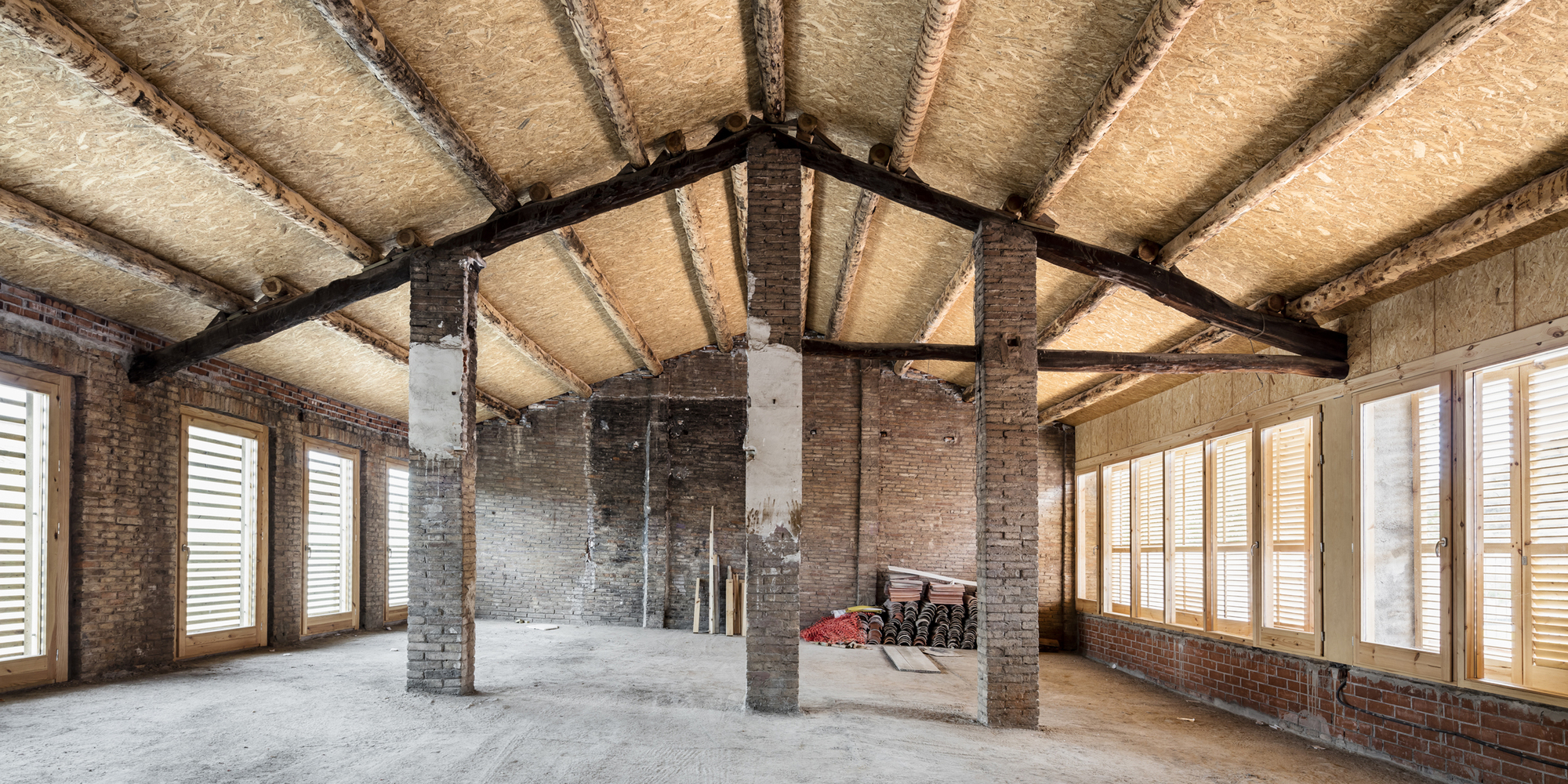 Gallery of European Headquarters Of The Quality Leather Center / taller ...